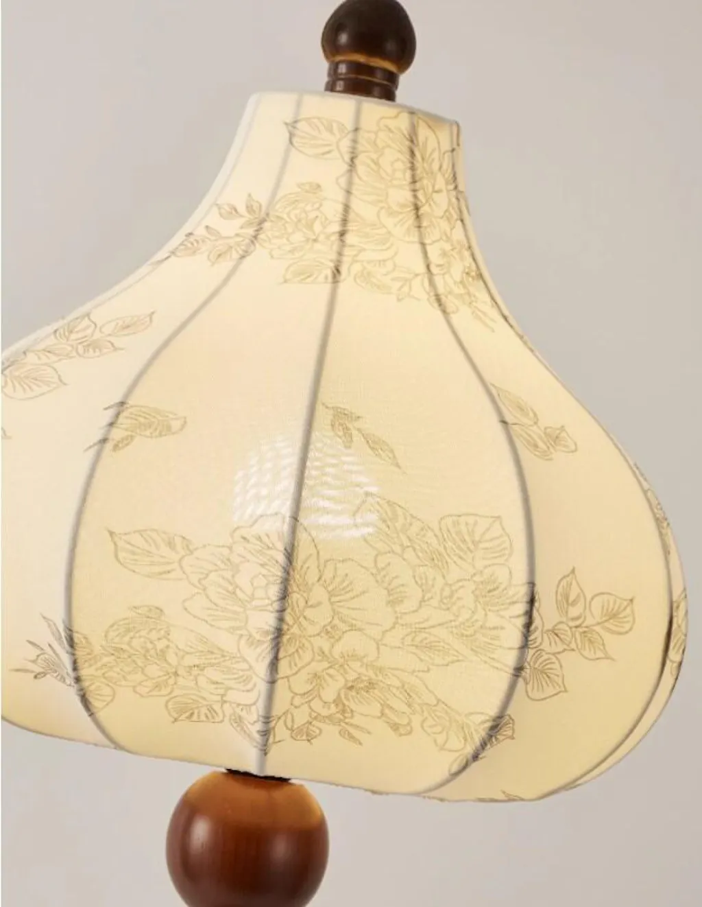 Luugaa Chestnut table lamp Wooden lamp body and fabric lampshade – LUUGAA