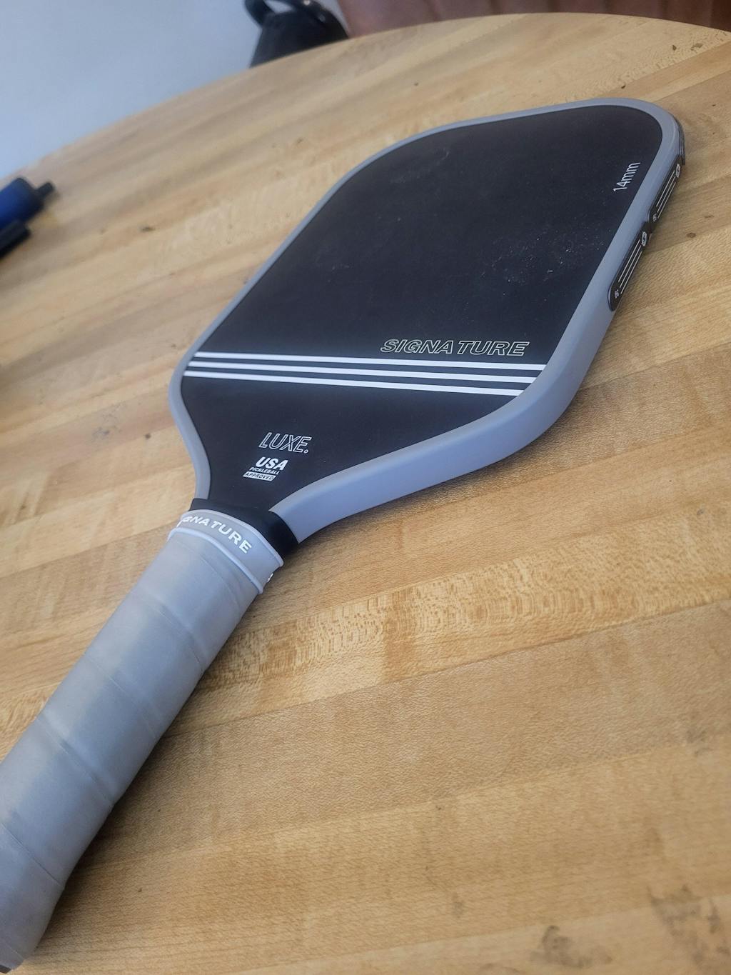 High End Pickleball Paddle with T700 Carbon Fiber Surface
