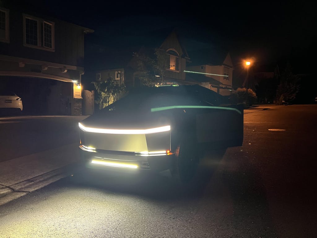 Tesla Cybertruck--CyberGlow Light Bar