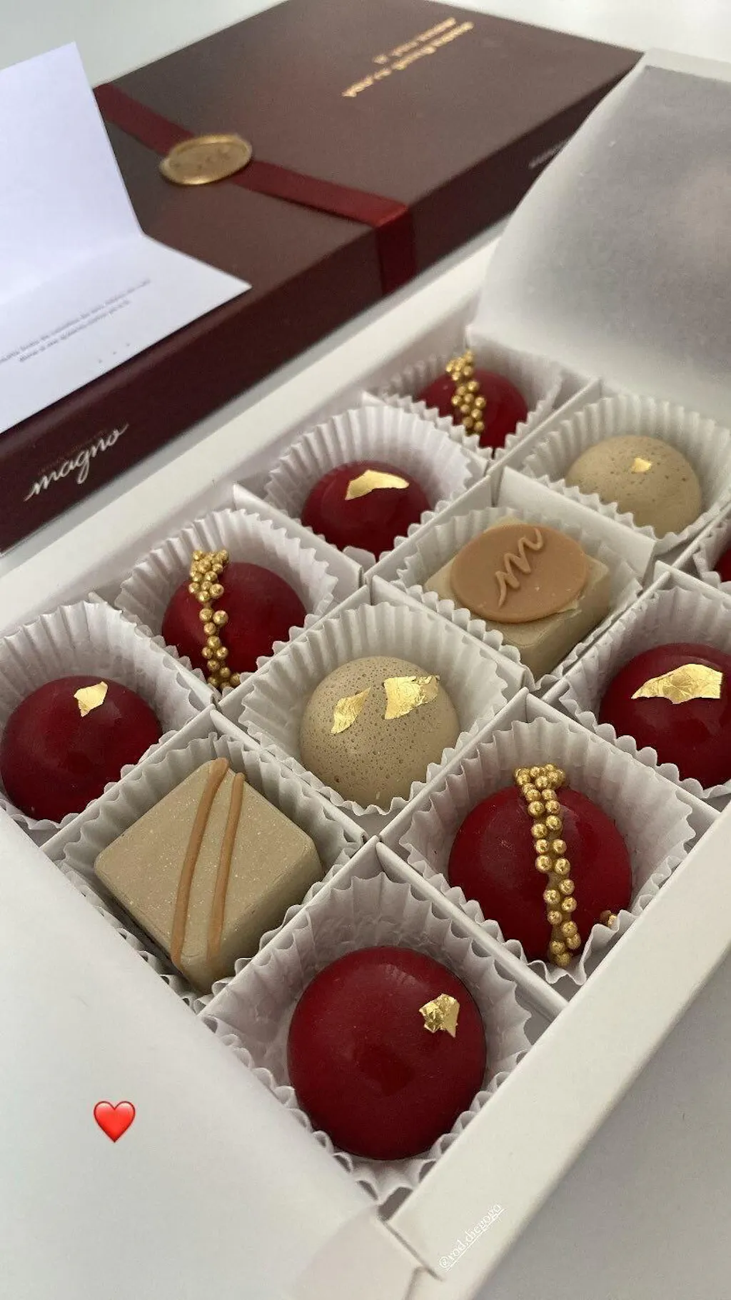 Luxury Chocolate Gift Box - Majestic (12 pcs) – Magno Chocolates