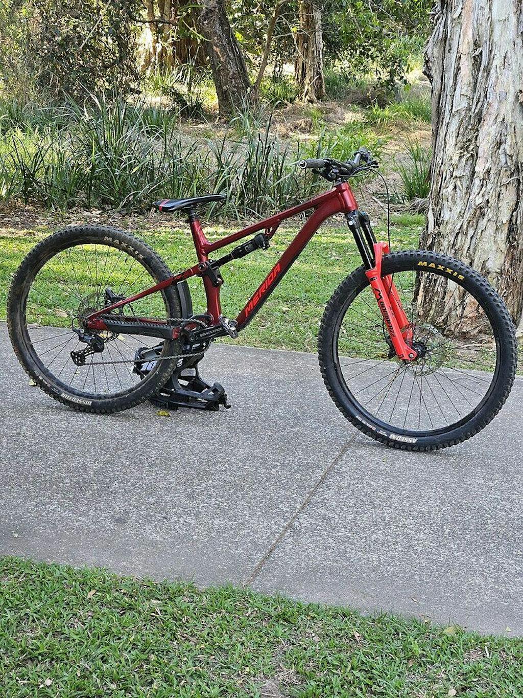 Marzocchi Bomber Z2: Mountain Bike Suspension Fork for Trail Riding