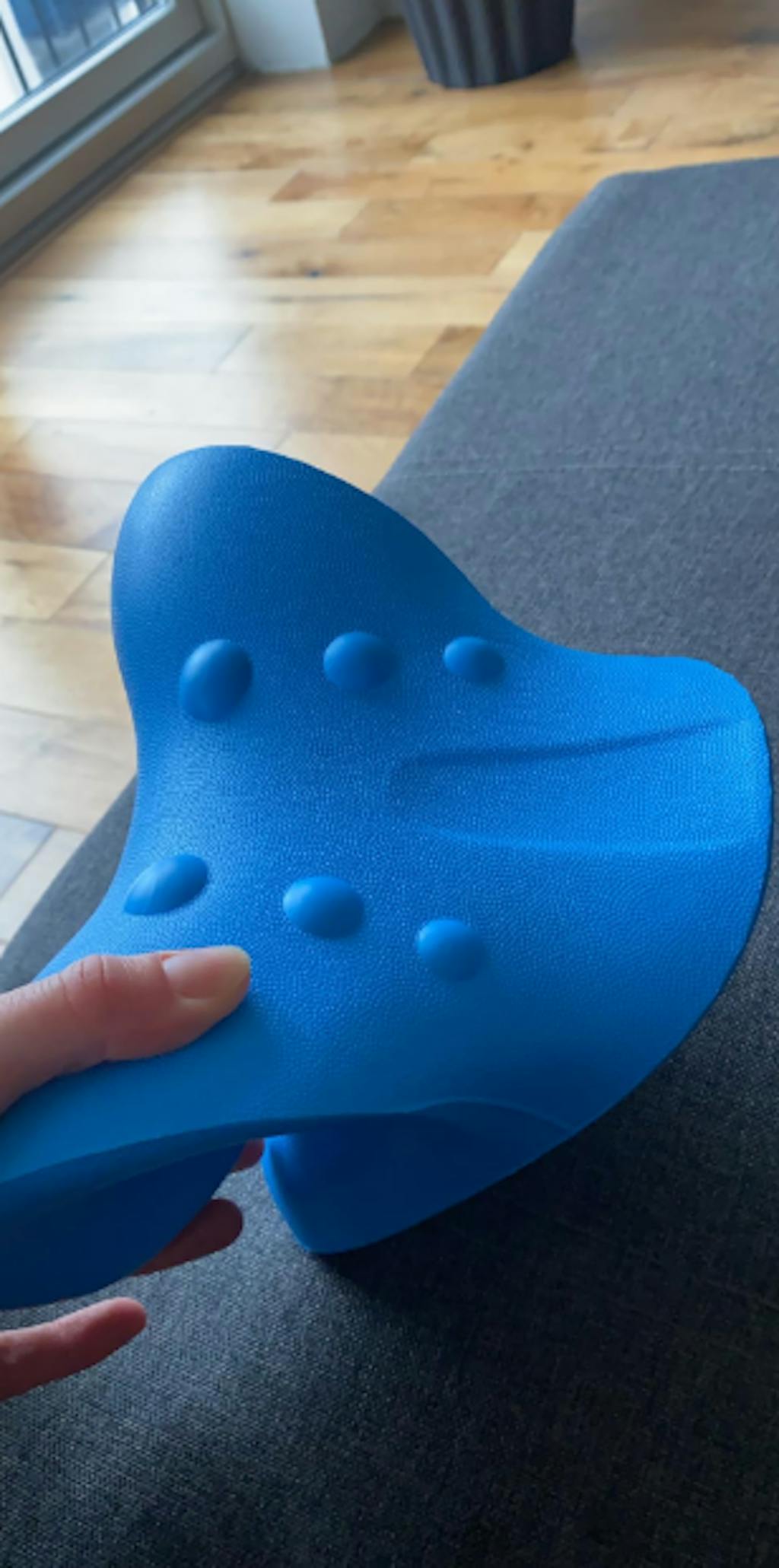 Neck Stretcher - Neck Traction Pillow Original Cloud Shape - Maskura ...