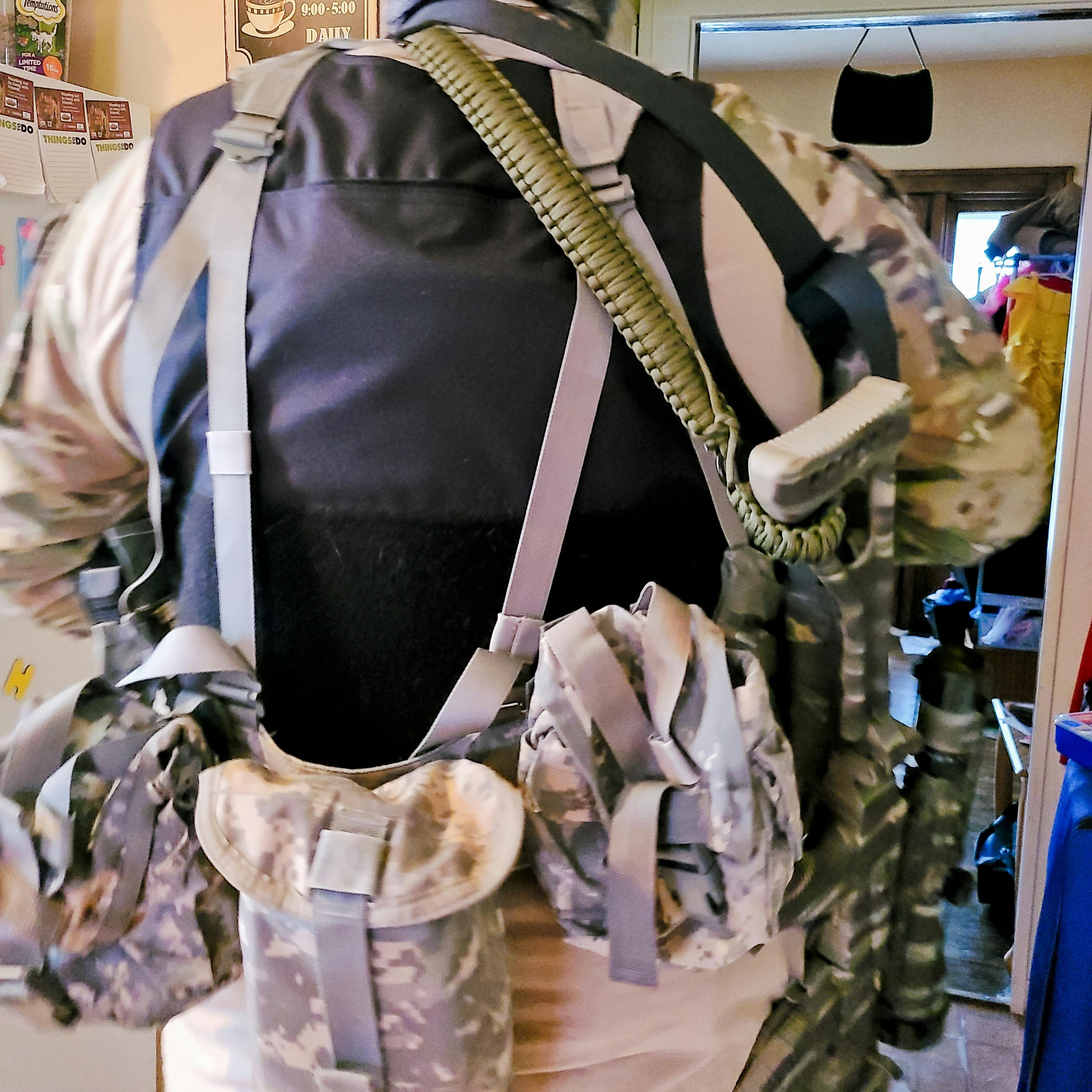 Genuine US Army Issue 12 Piece MOLLE Rifleman Kit - Used – McGuire Army ...