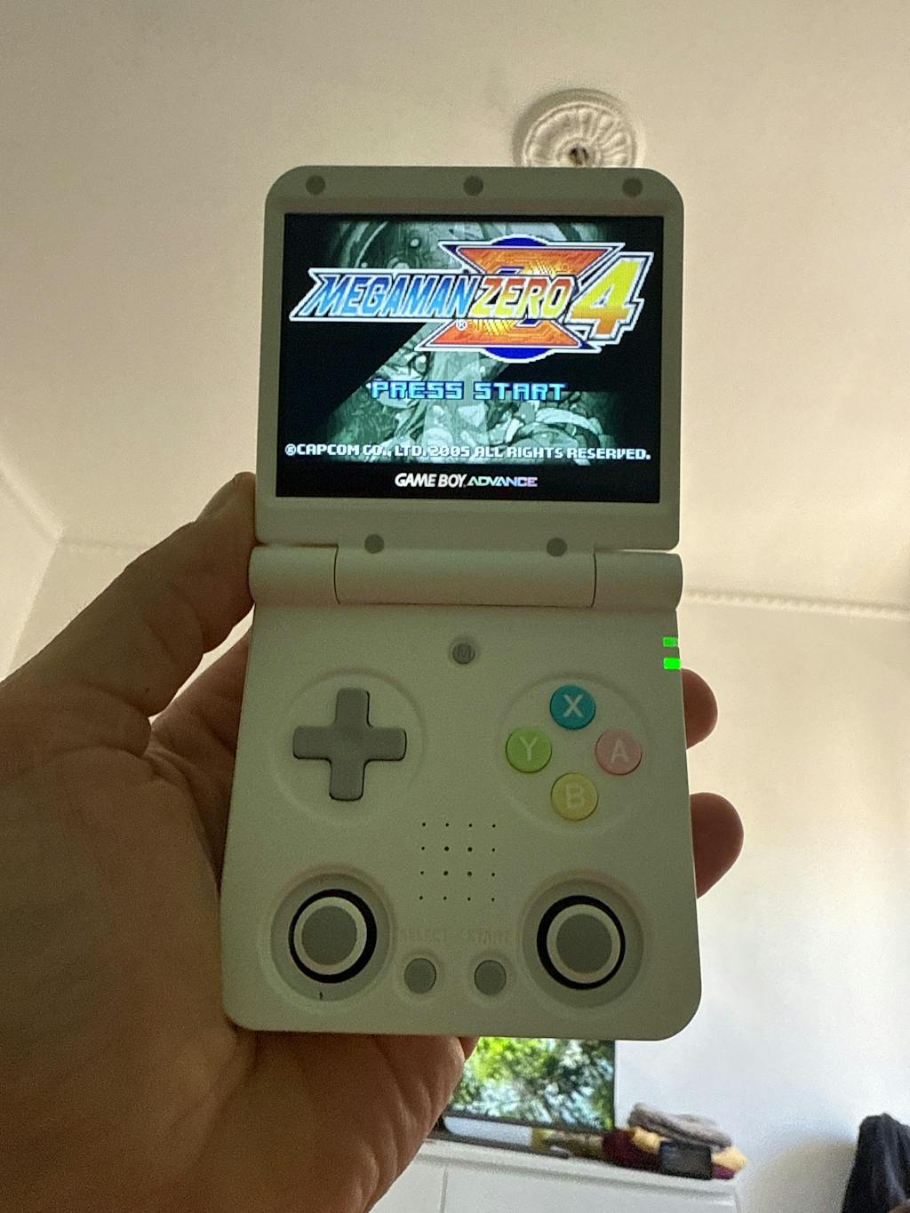 ANBERNIC RG557 vs RG556 – Comparison Chart | Mechdiy