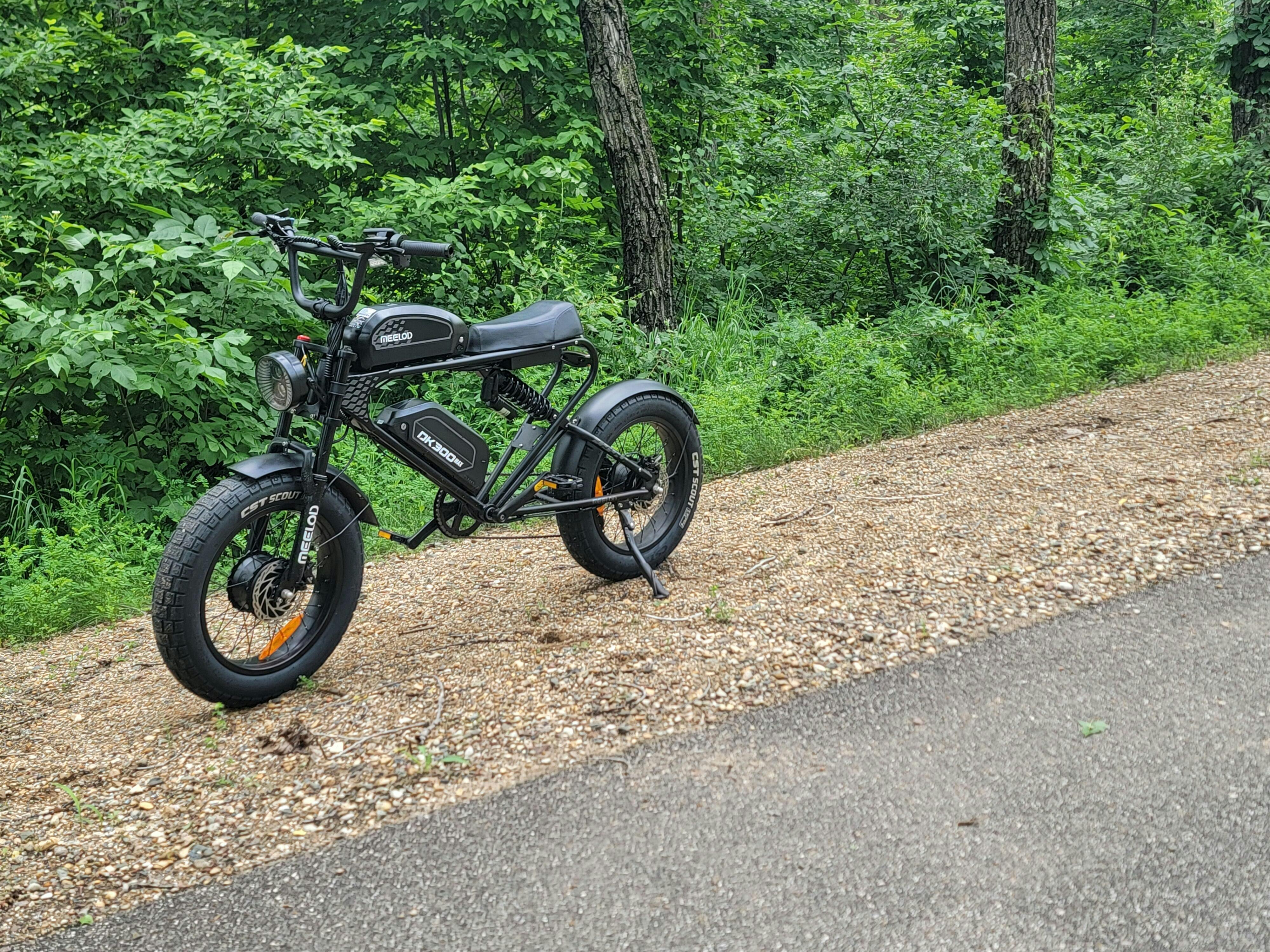 MEELOD DK300MAX Dual Motor Moped Style Ebike 2400W Top Speed 35Mph