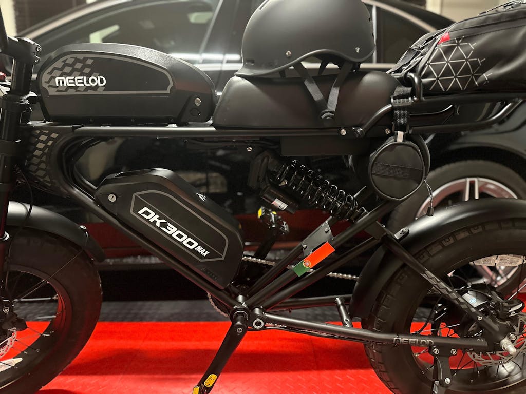 MEELOD DK300MAX Dual Motor Moped Style Ebike 2400W Top Speed 35Mph