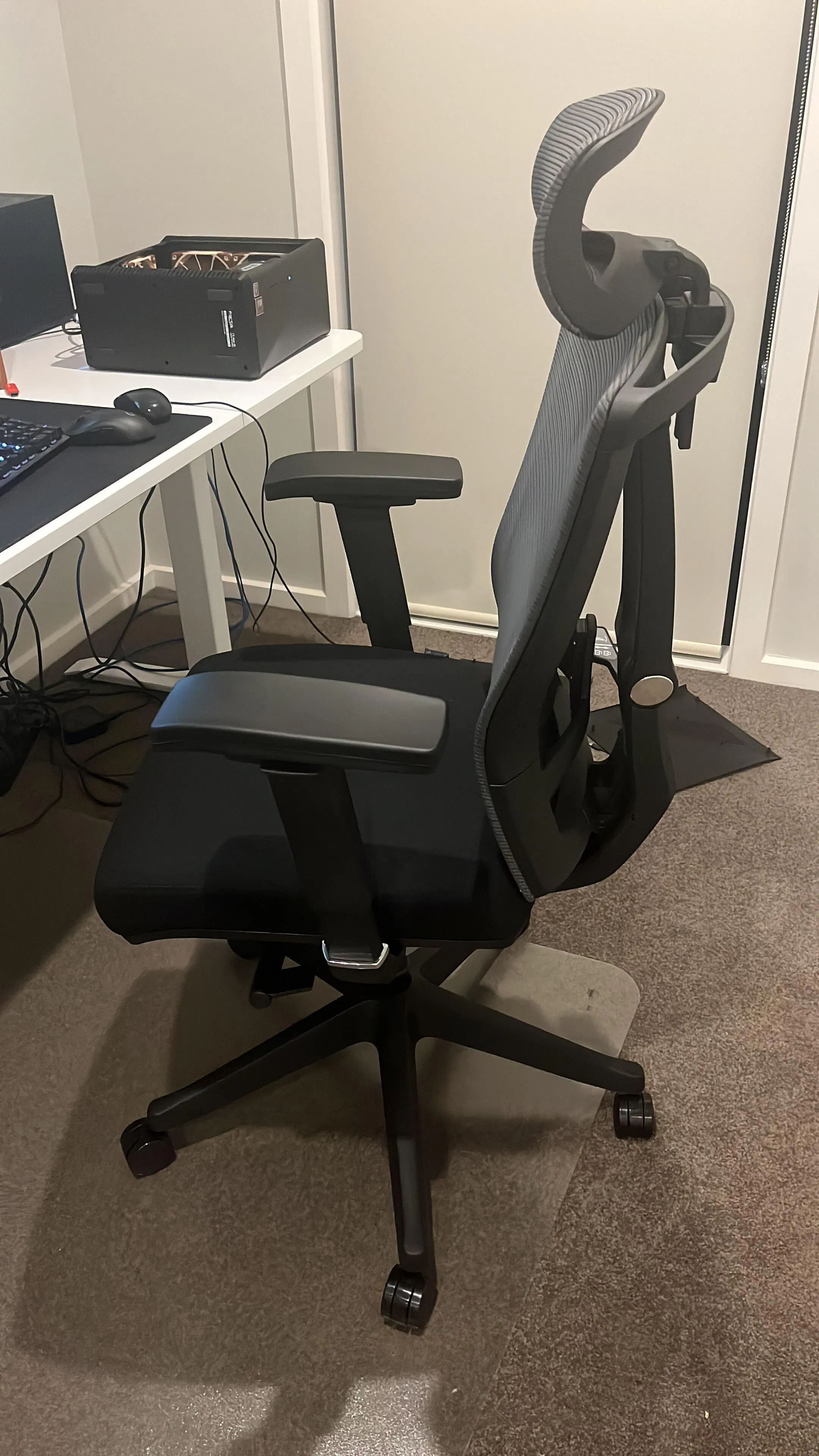 Fully adjustable erogonomic office chair | Best Design