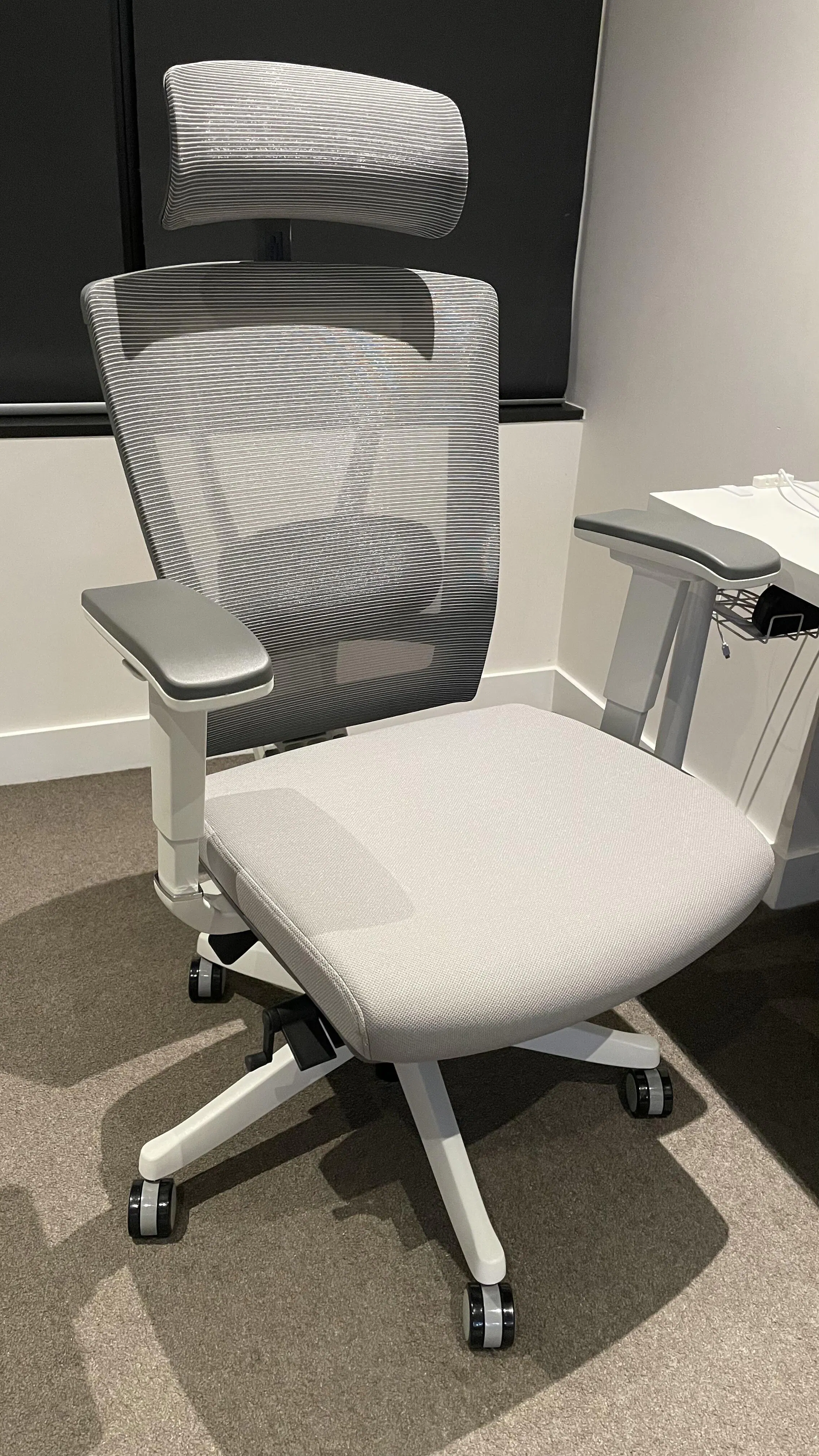 Fully adjustable erogonomic office chair | Best Design