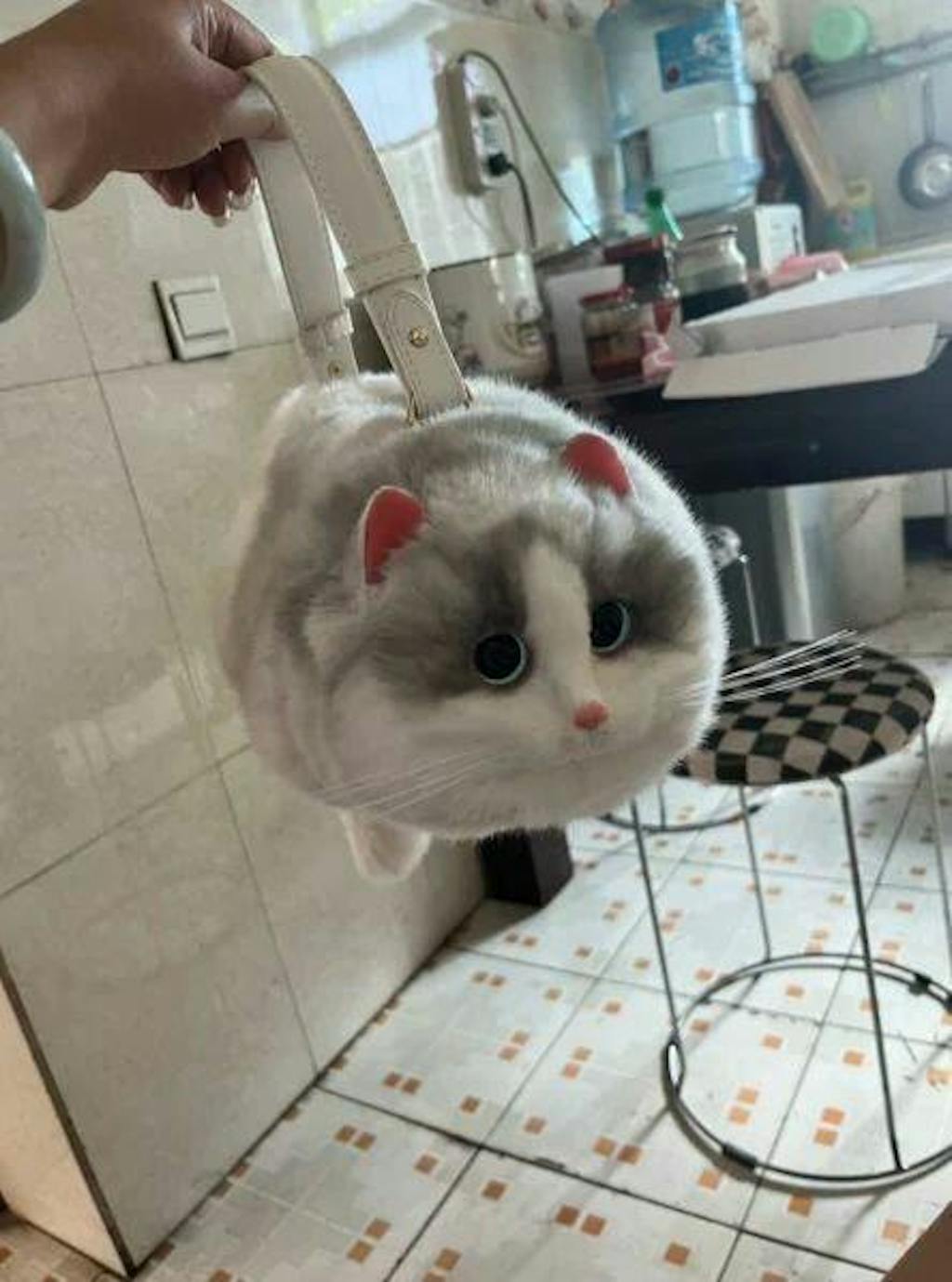 Amazingly real fluffy cat handbag - Handbag that 99% like a Real Cat ...