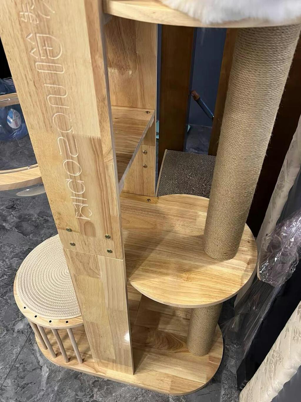 Capsule Climbing Wood Tree for Multiple Cat – MEWCATS