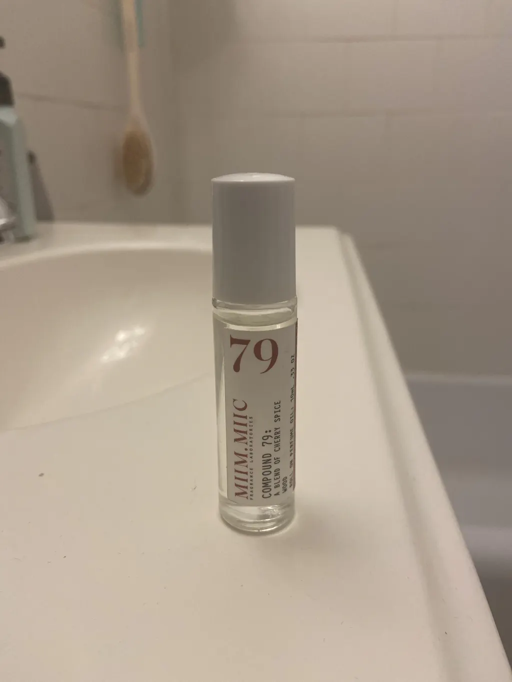 No 79 CHERRY VANILLA WOOD Roll-On Perfume – MIIM.MIIC