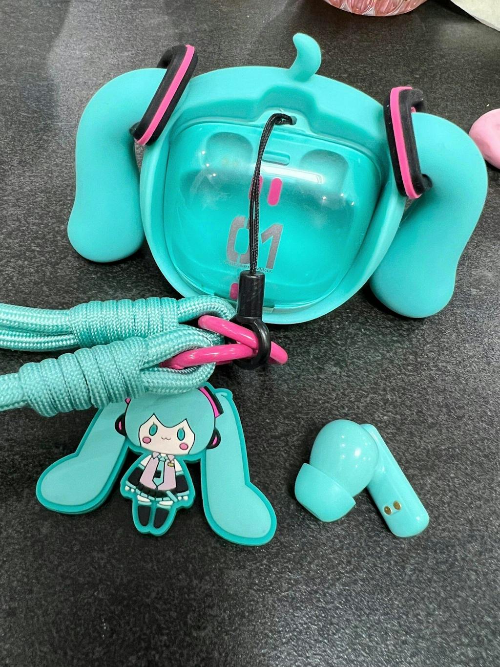 Hatsune Miku Cube Face LED Touch Screen Airless Bluetooth Airpods Gift ...