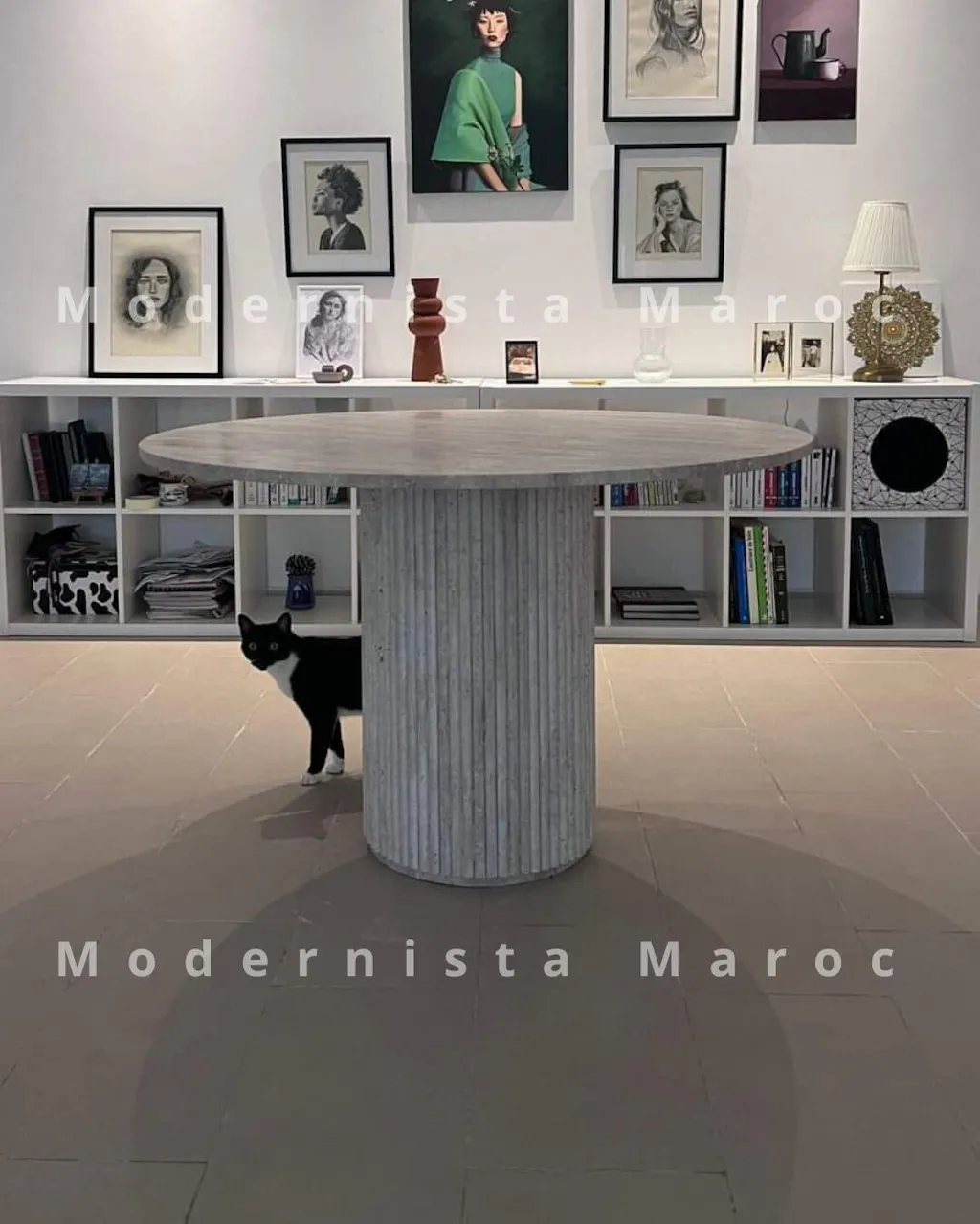 Table à manger ronde en travertin Thèbes - Modernista Maroc