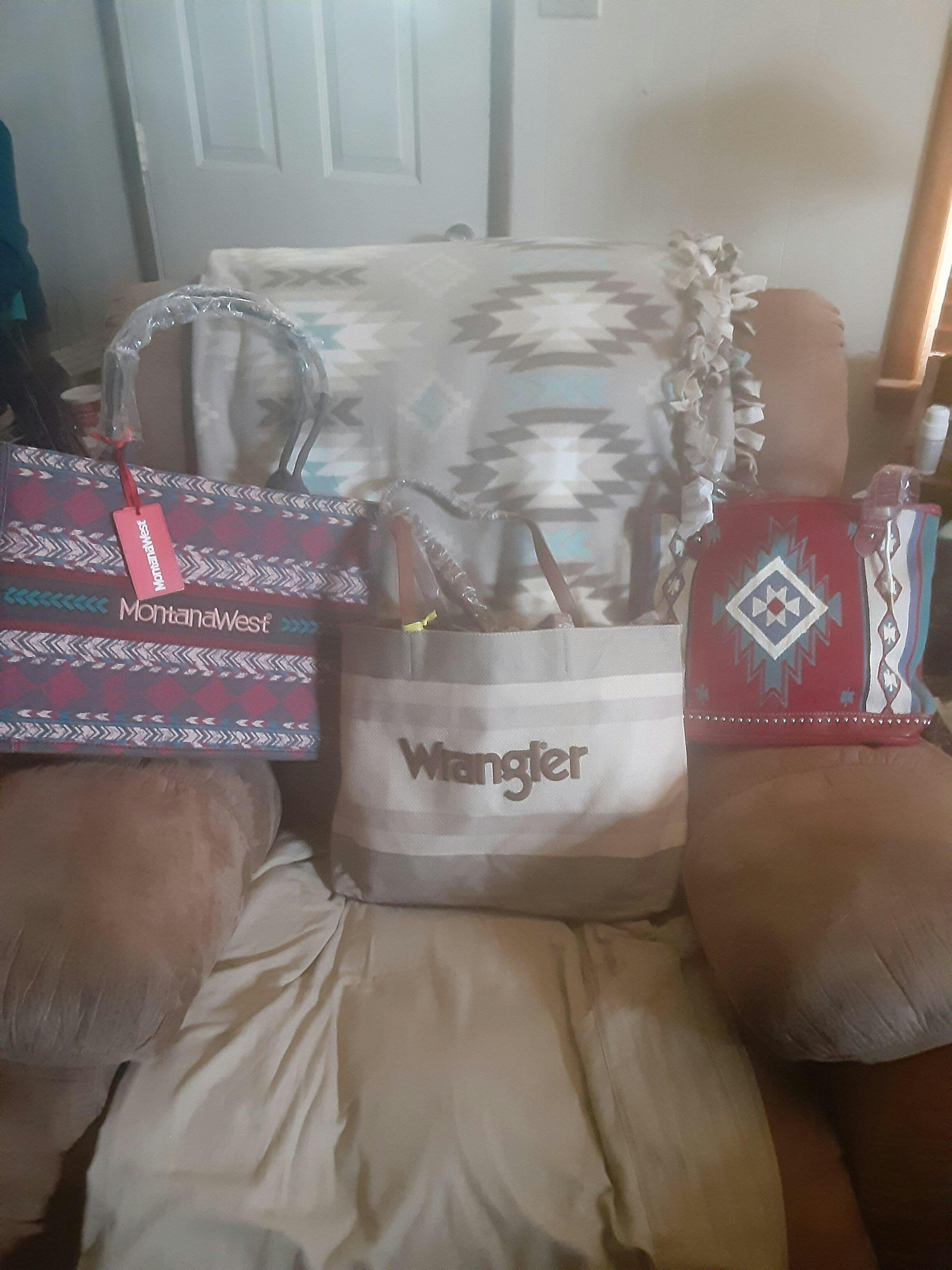 Mystery Box – Montana West World