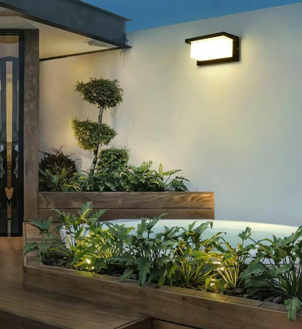 Horizontal LED Outdoor Light — Mooiehome