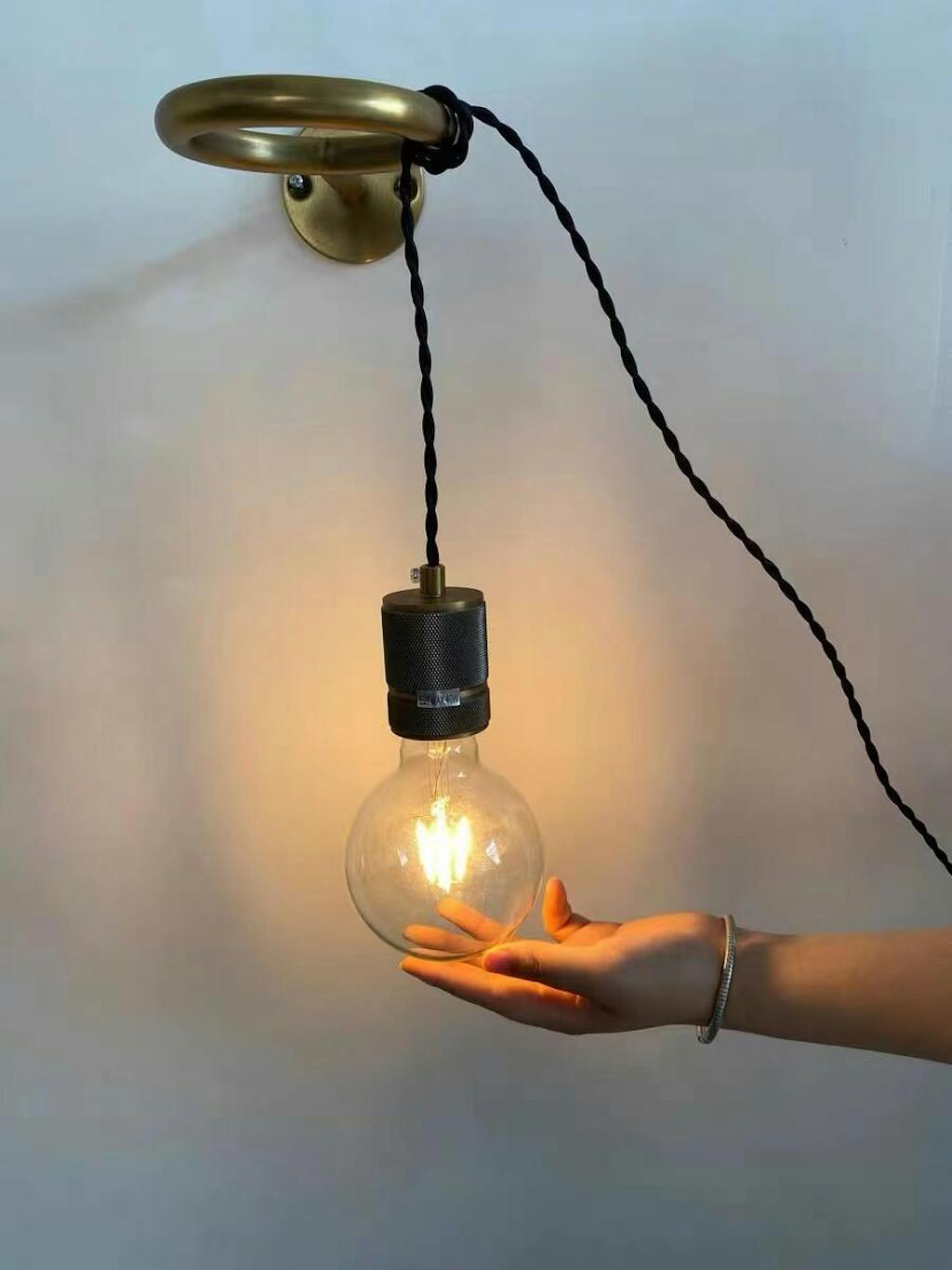 Loop Minimalist Wall Light With Wall Socket - Mooielight