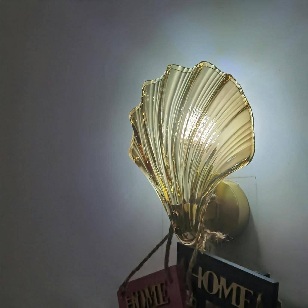 Unique shell-shaped wall light - Mooielight - Unique shell-shaped wall ...
