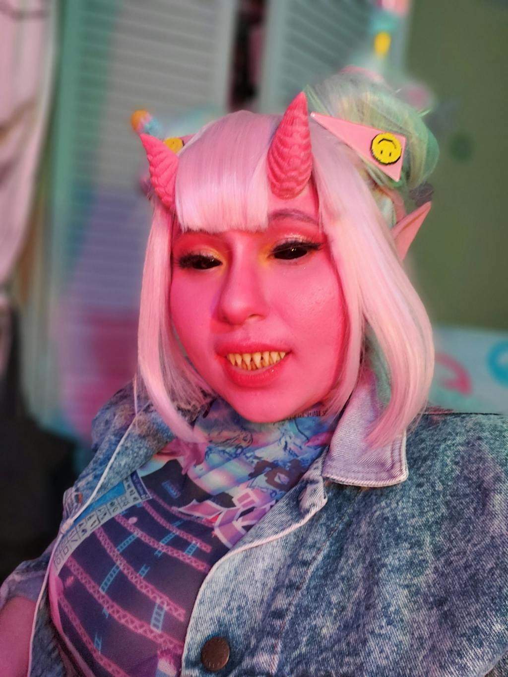 Devil Horns | MostlyDead.com