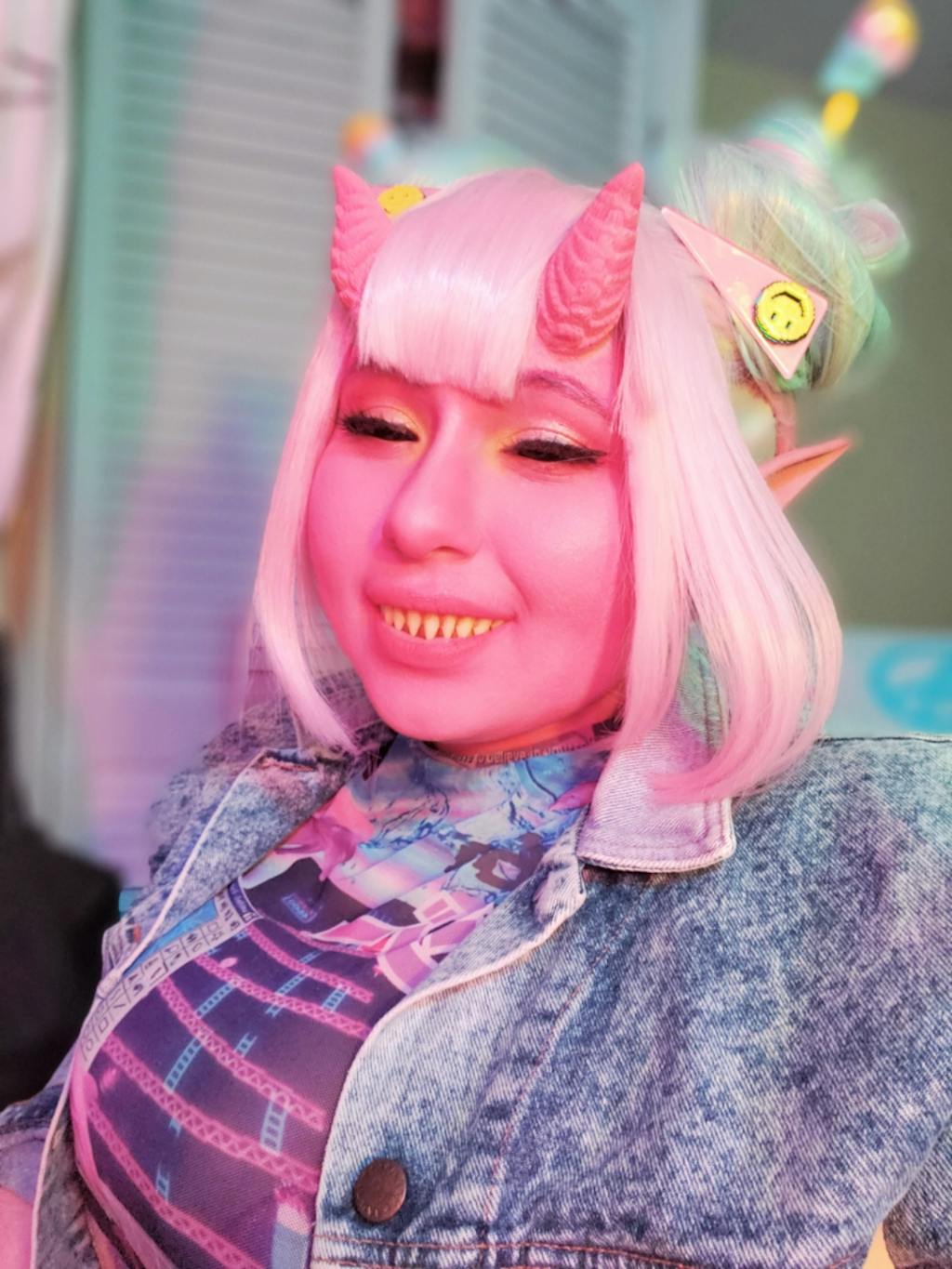 Devil Horns | MostlyDead.com