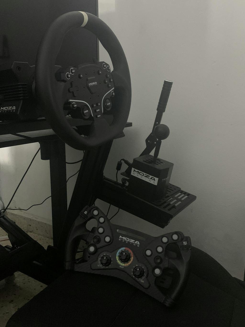 MOZA R5 Bundle – 5.5 Nm Direct Drive Sim Racing Kit with Wheel & Pedals ...