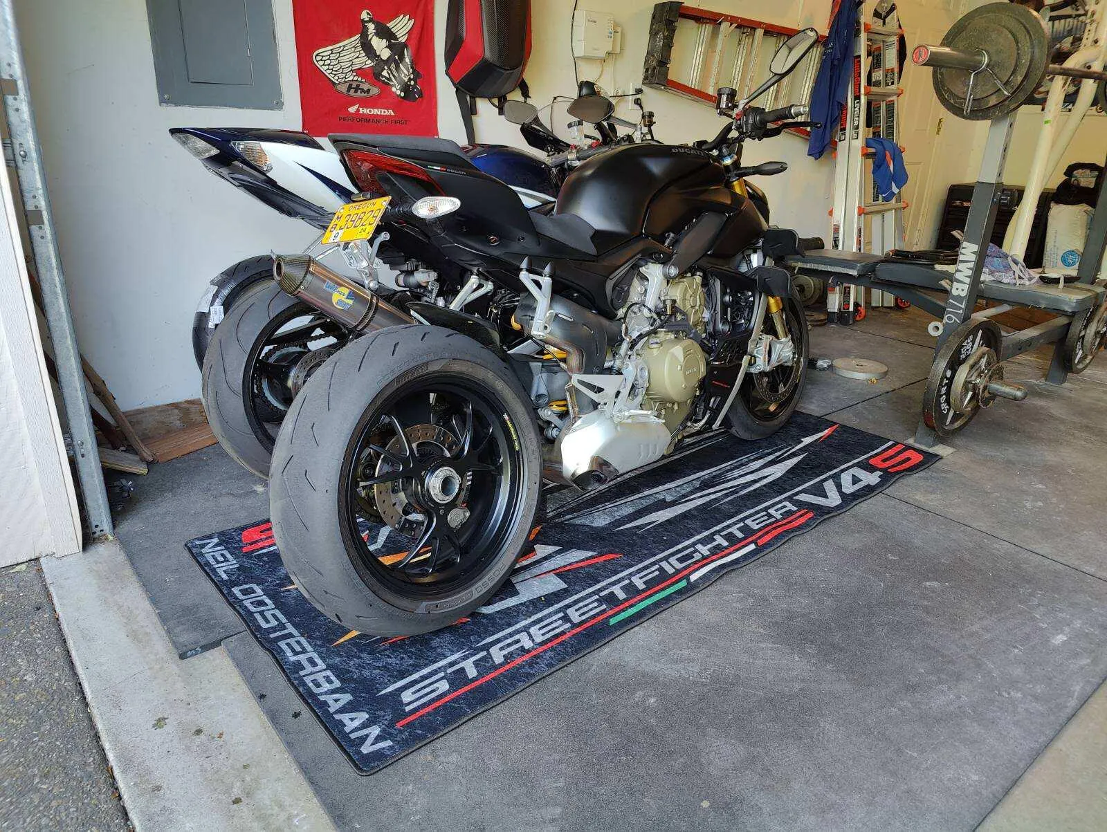 Designed Pit Mat for BMW R1250 RS Motorcycle - MM7160 – MPM Motorcycle Mat