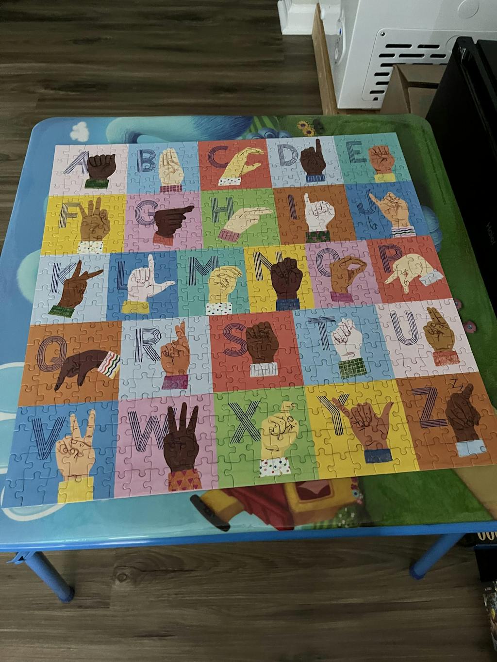 American Sign Language Alphabet 500 Piece Family Puzzle - Mudpuppy