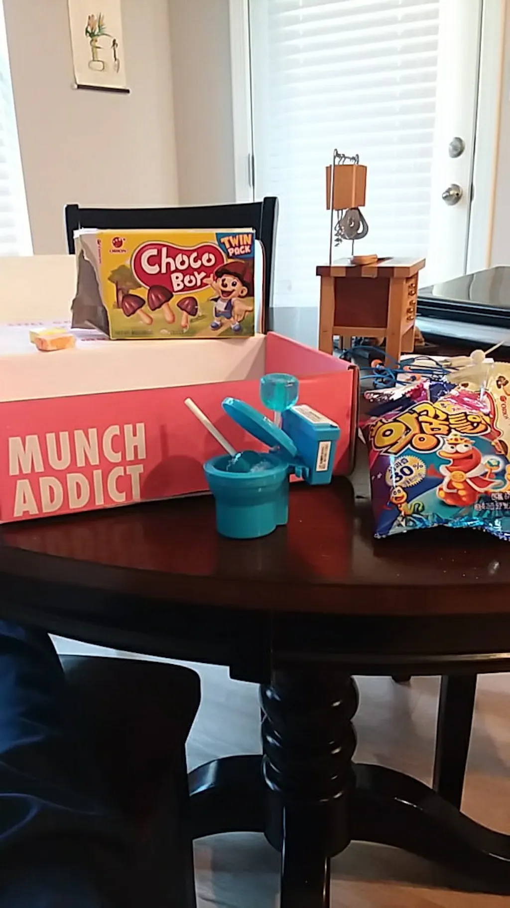 Munch Addict: Subscription Snack Crate Box from Around the World