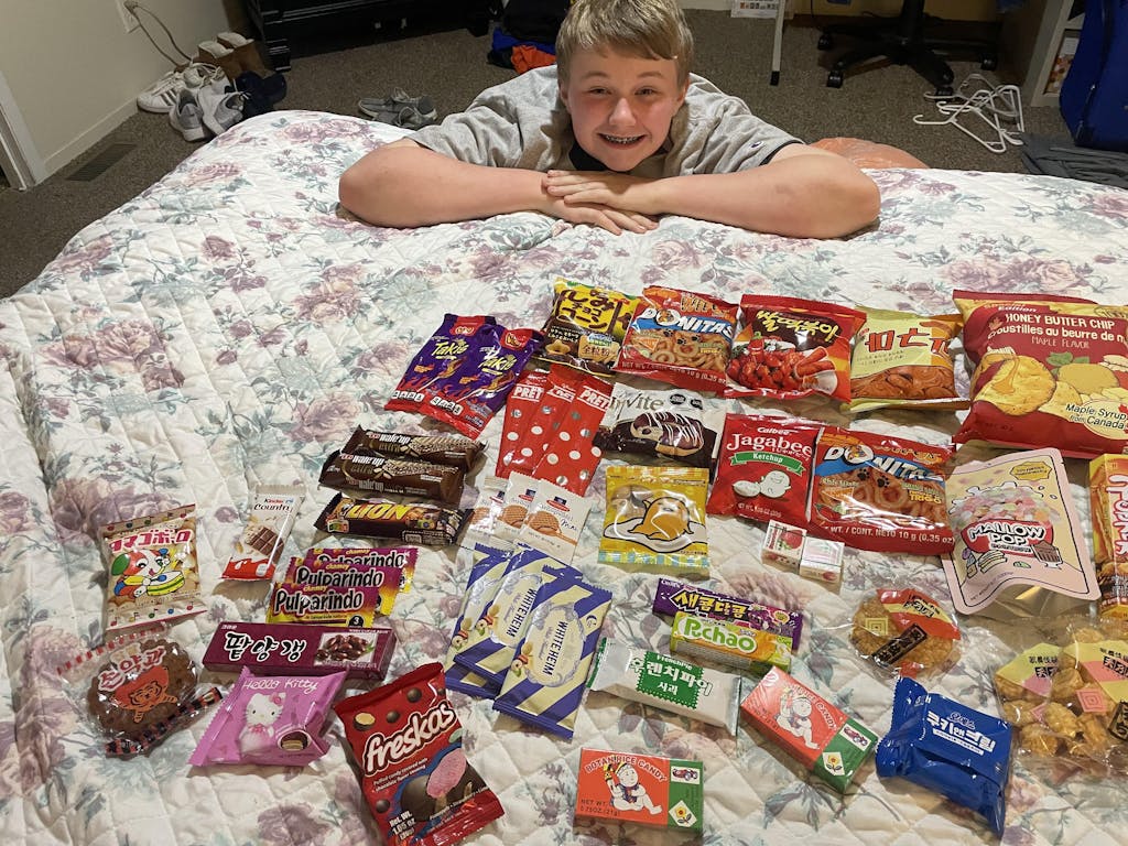 Munch Addict | Exotic International Snacks, Subscription Box & Gifts