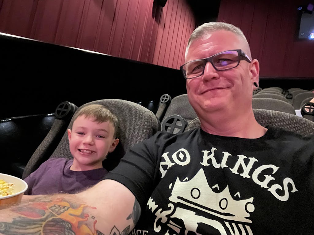 No Kings T-shirt – Murder Apparel