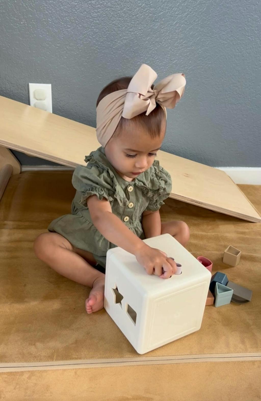 mushie Baby Shape Sorting Box – Mushie