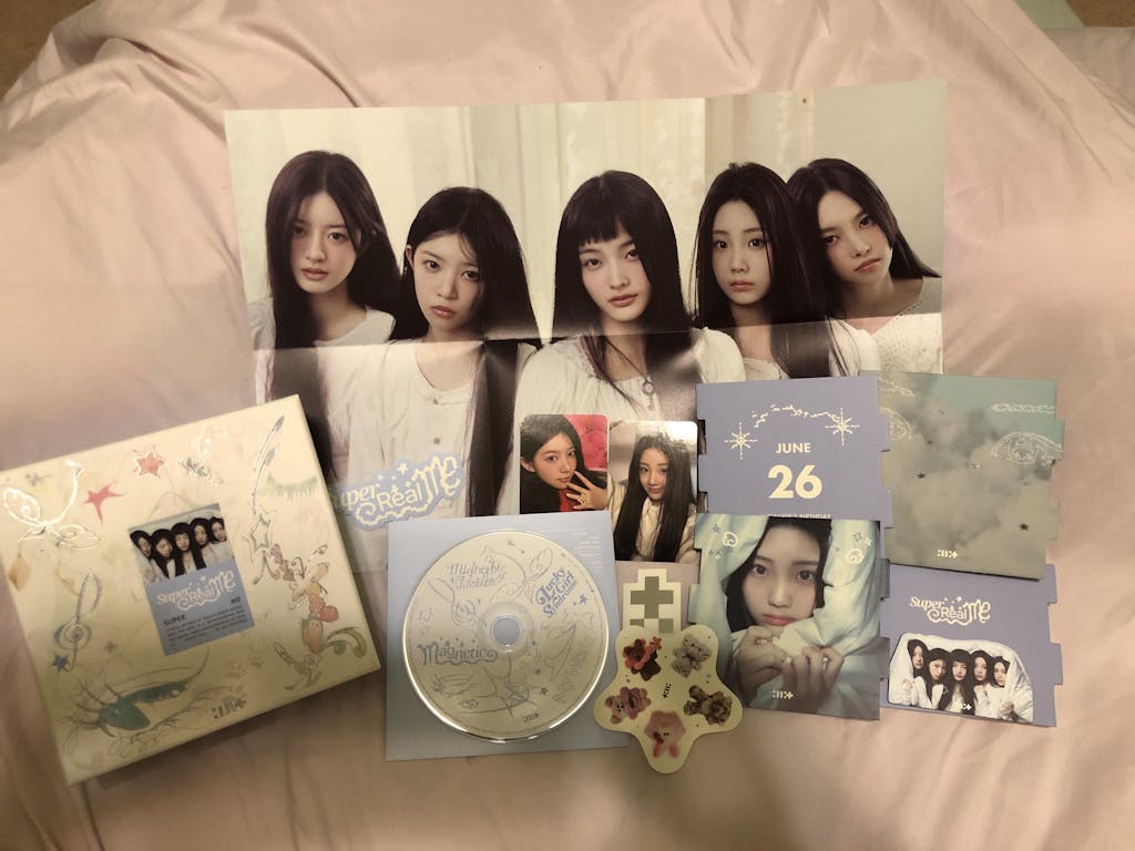 아일릿 | ILLIT 1ST MINI ALBUM [ SUPER REAL ME ] – Music Plaza