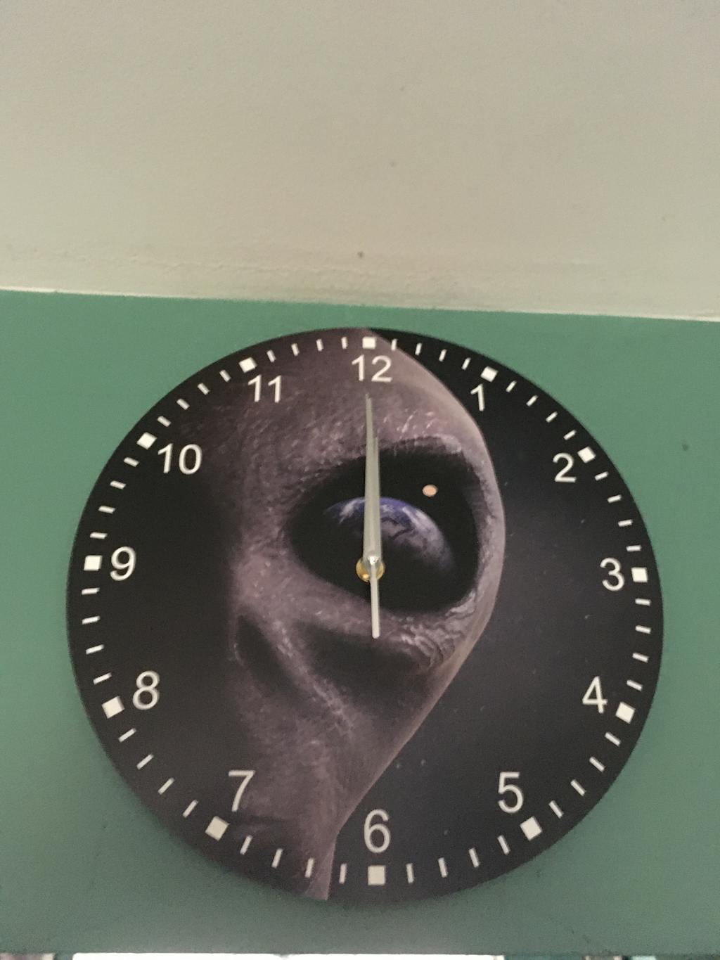 Alien Clock | My Wall Clock