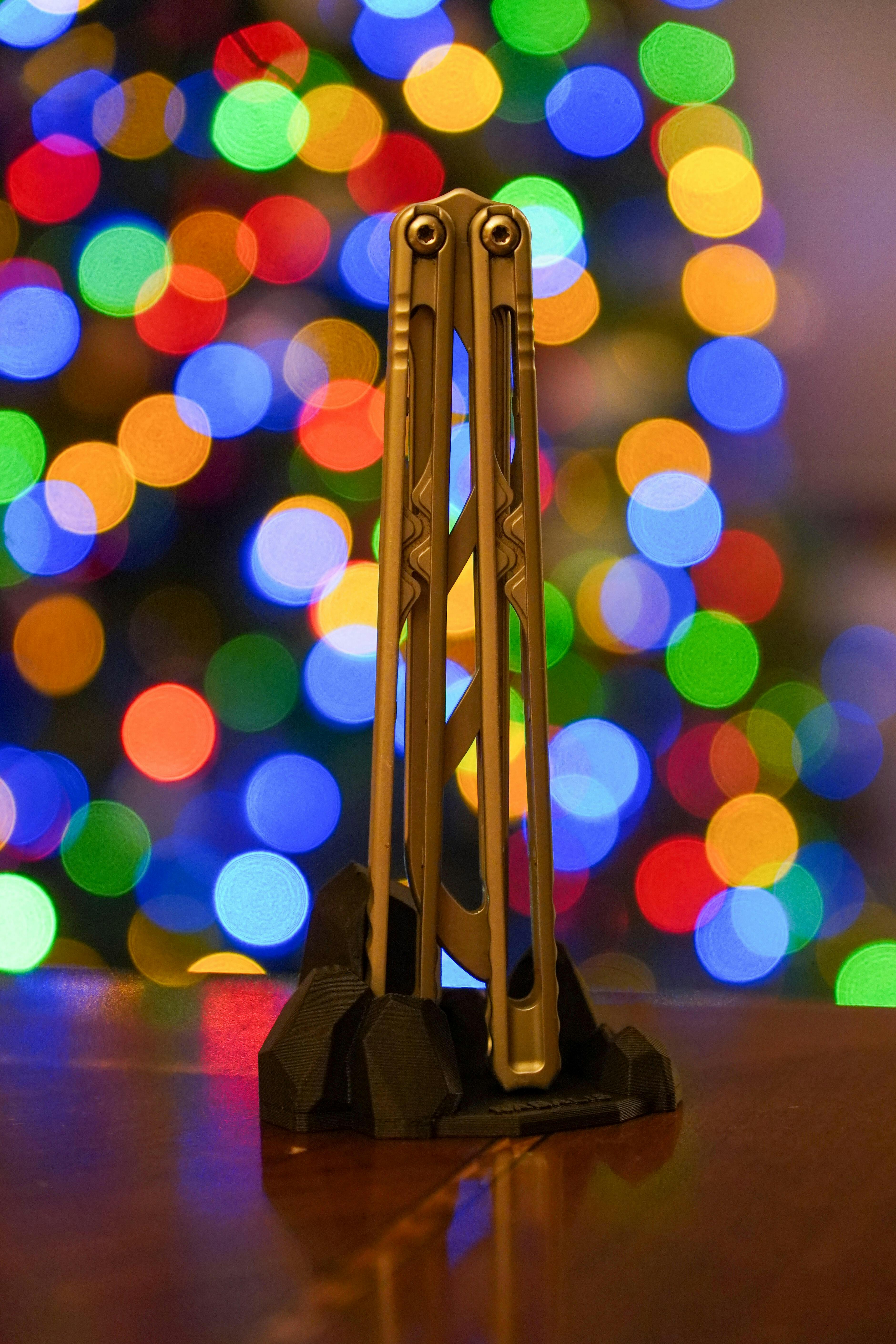 6 Easy Balisong/ Butterfly Knife Beginner Tricks to Practice