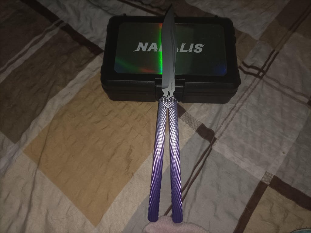 6 Easy Balisong/ Butterfly Knife Beginner Tricks to Practice