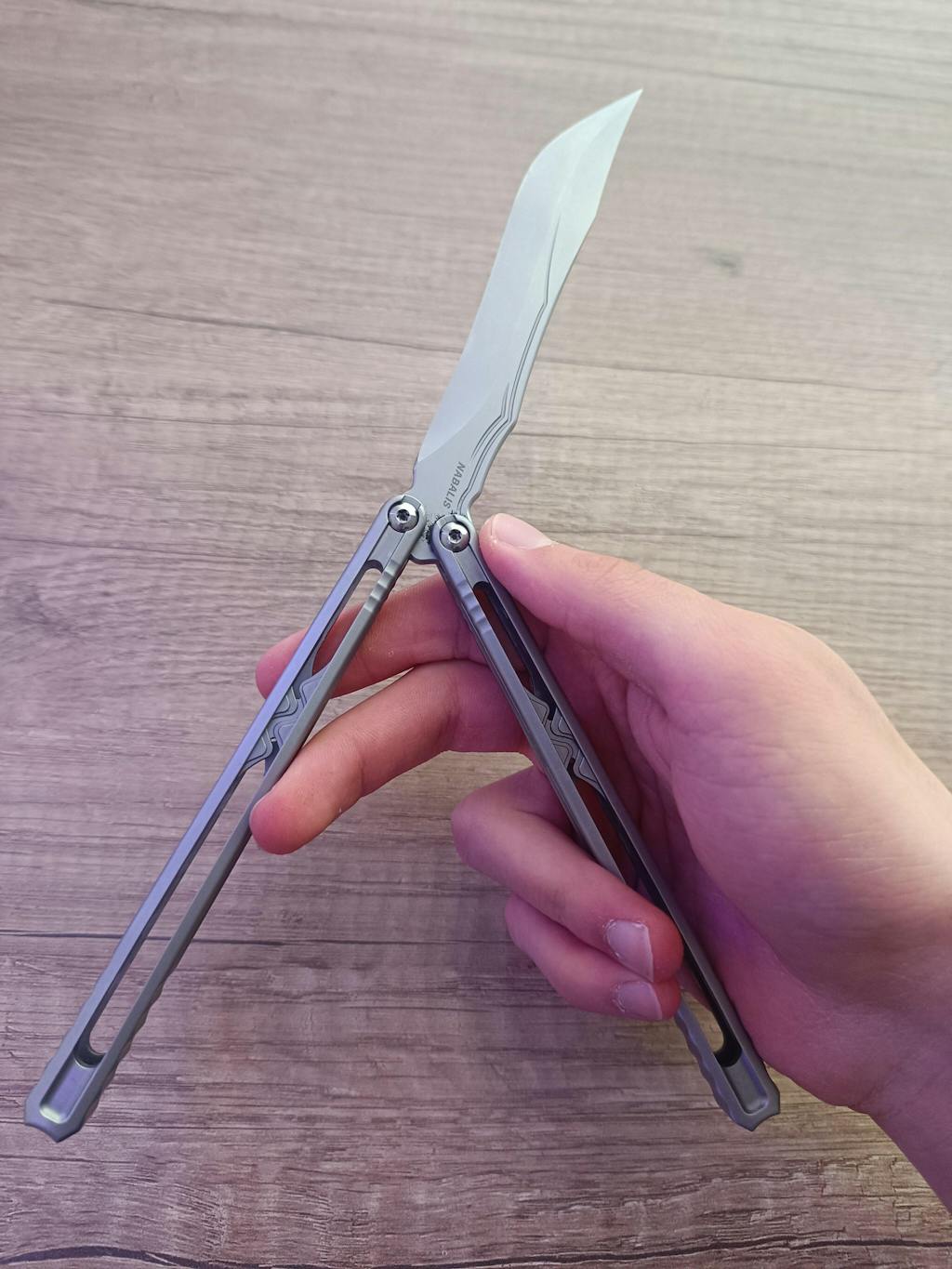 6 Easy Balisong/ Butterfly Knife Beginner Tricks to Practice