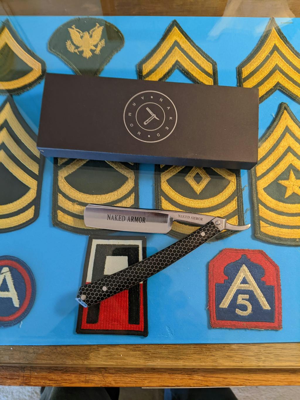 How To Hold Straight Razors: Grips, Angle, and Shaving Direction ...