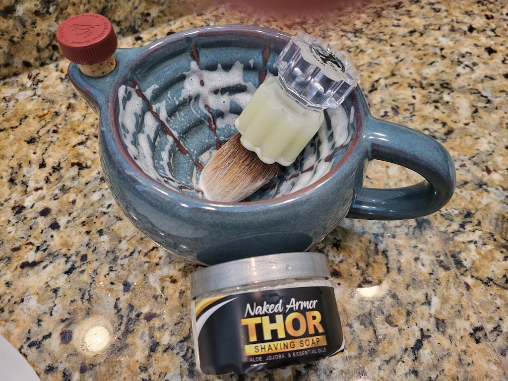 How To Hold Straight Razors: Grips, Angle, and Shaving Direction ...