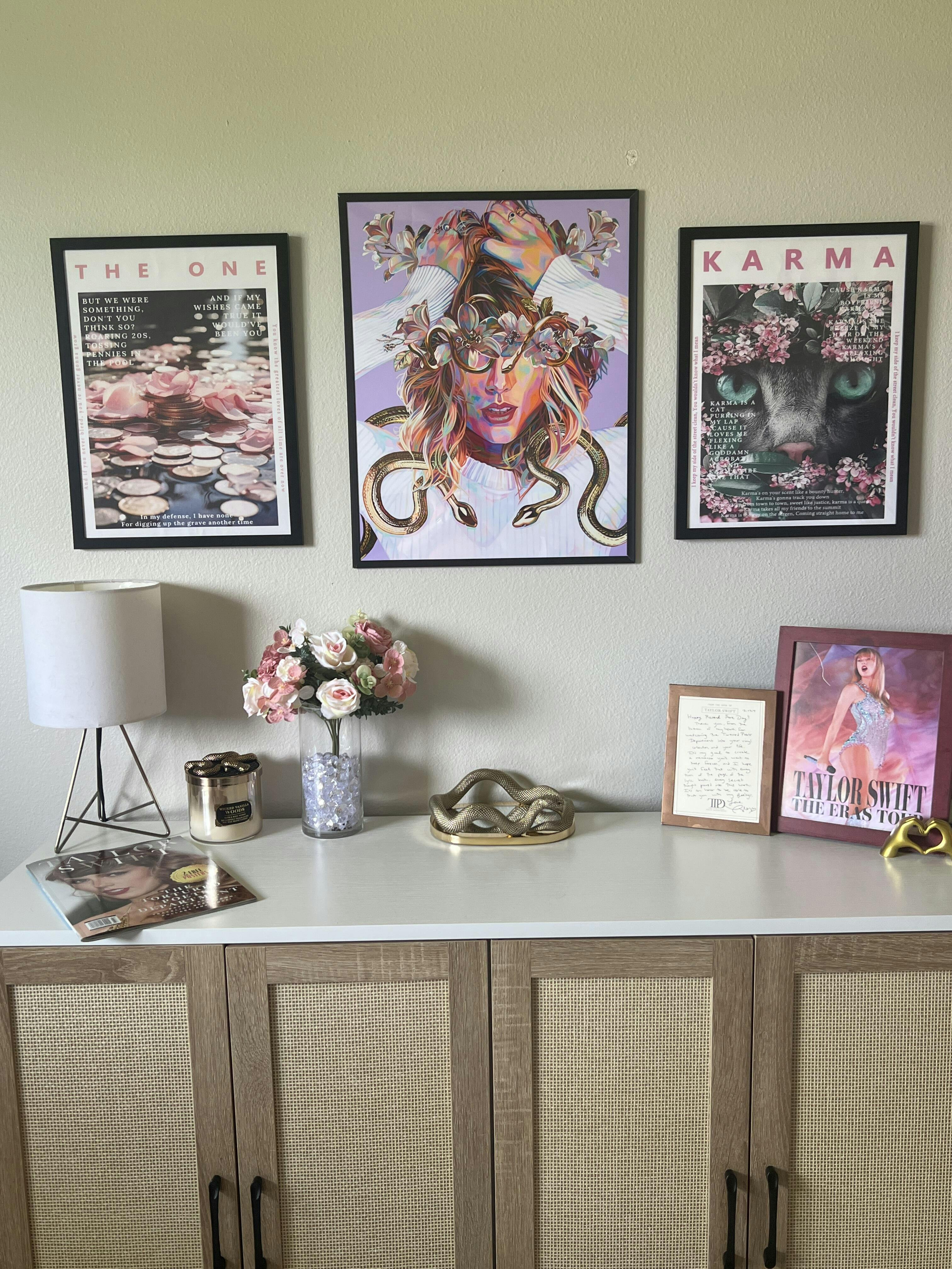 THE QUEEN OF SNAKES | Wall Art – Nashid Chroma