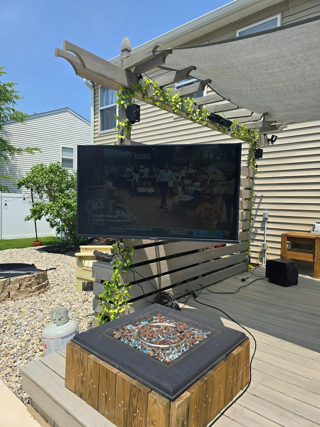 Neptune™ Full Sun Outdoor Smart TV – neptuneTV.com