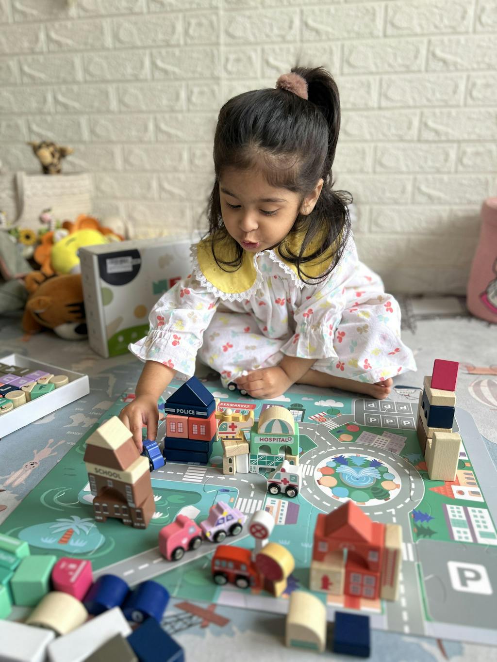 NESTA TOYS - Wooden City Building Blocks Toy | Educational Toys for Kids