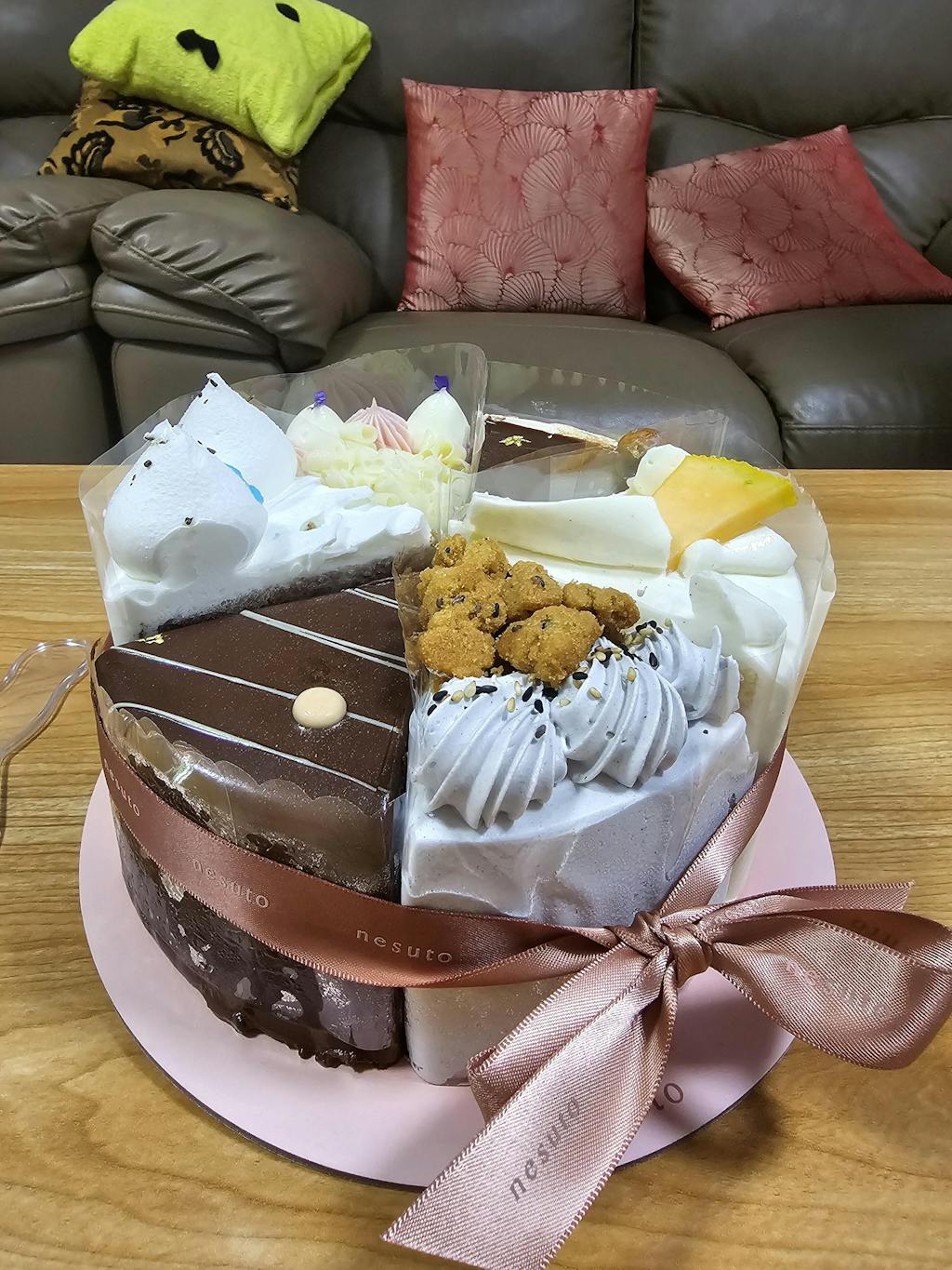 Classic Carousel Cake Bundle – Nesuto Singapore