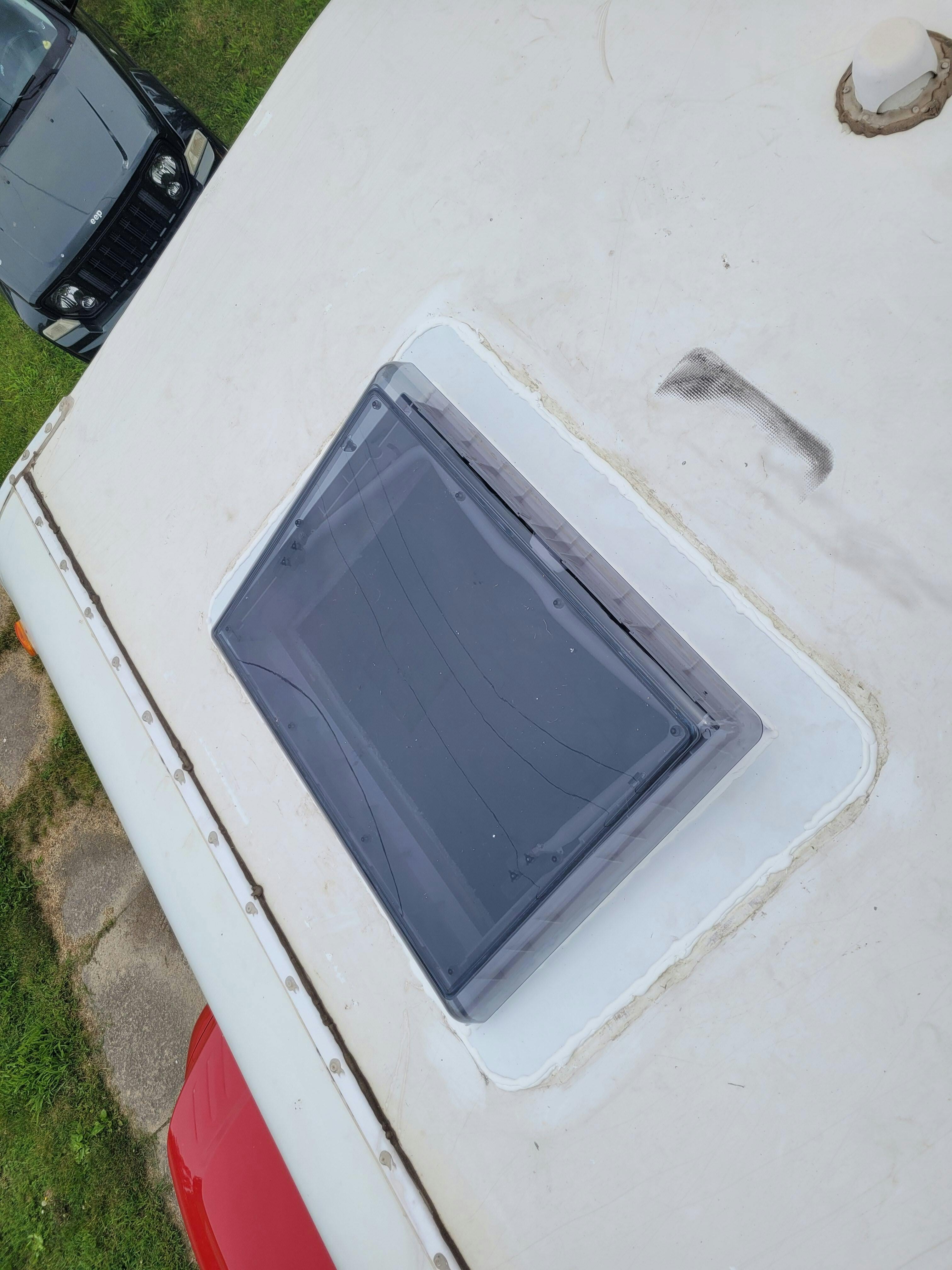 MaxxAir SkyMaxx LX Plus Camper Van Roof Skylight Window w/ LED Light ...