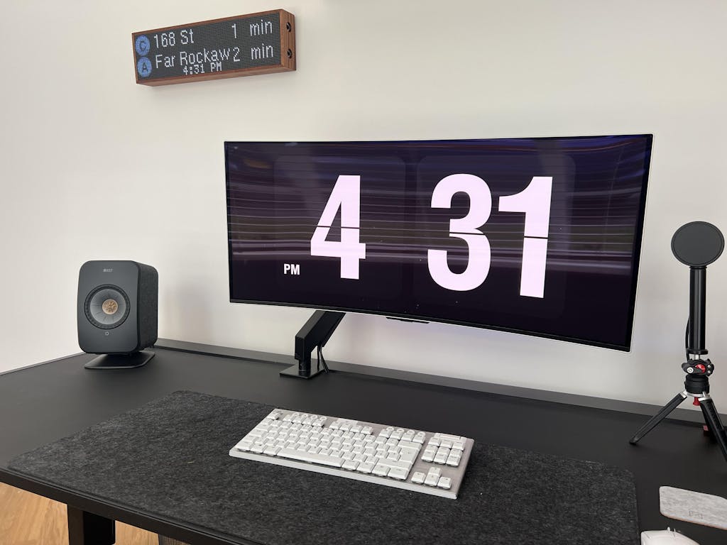 NYC Realtime Subway Clock, Never Miss Your Train - NookWoodworking