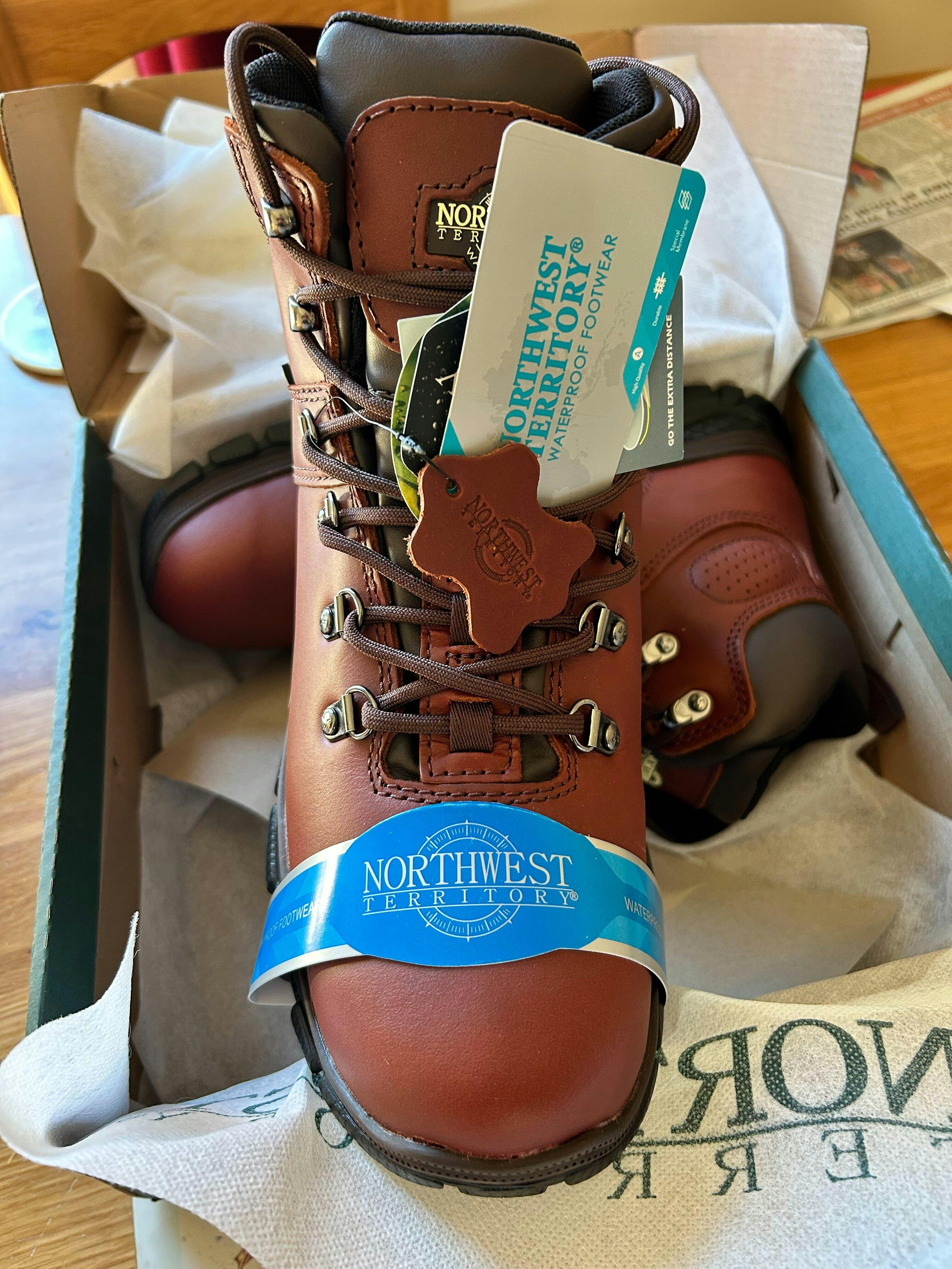 3M Thinsulate™ Waterproof Hiking Boots: Beat Cold Feet and Summer Swea