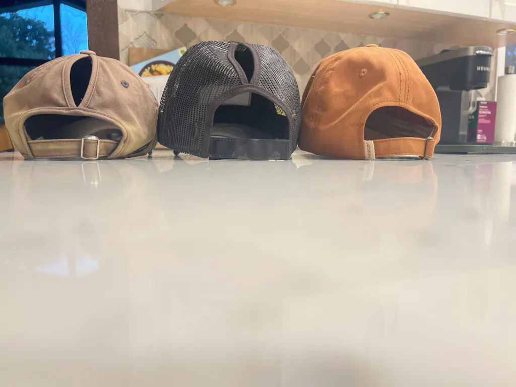 Fitted Cap vs Snapback: Key Differences Explained