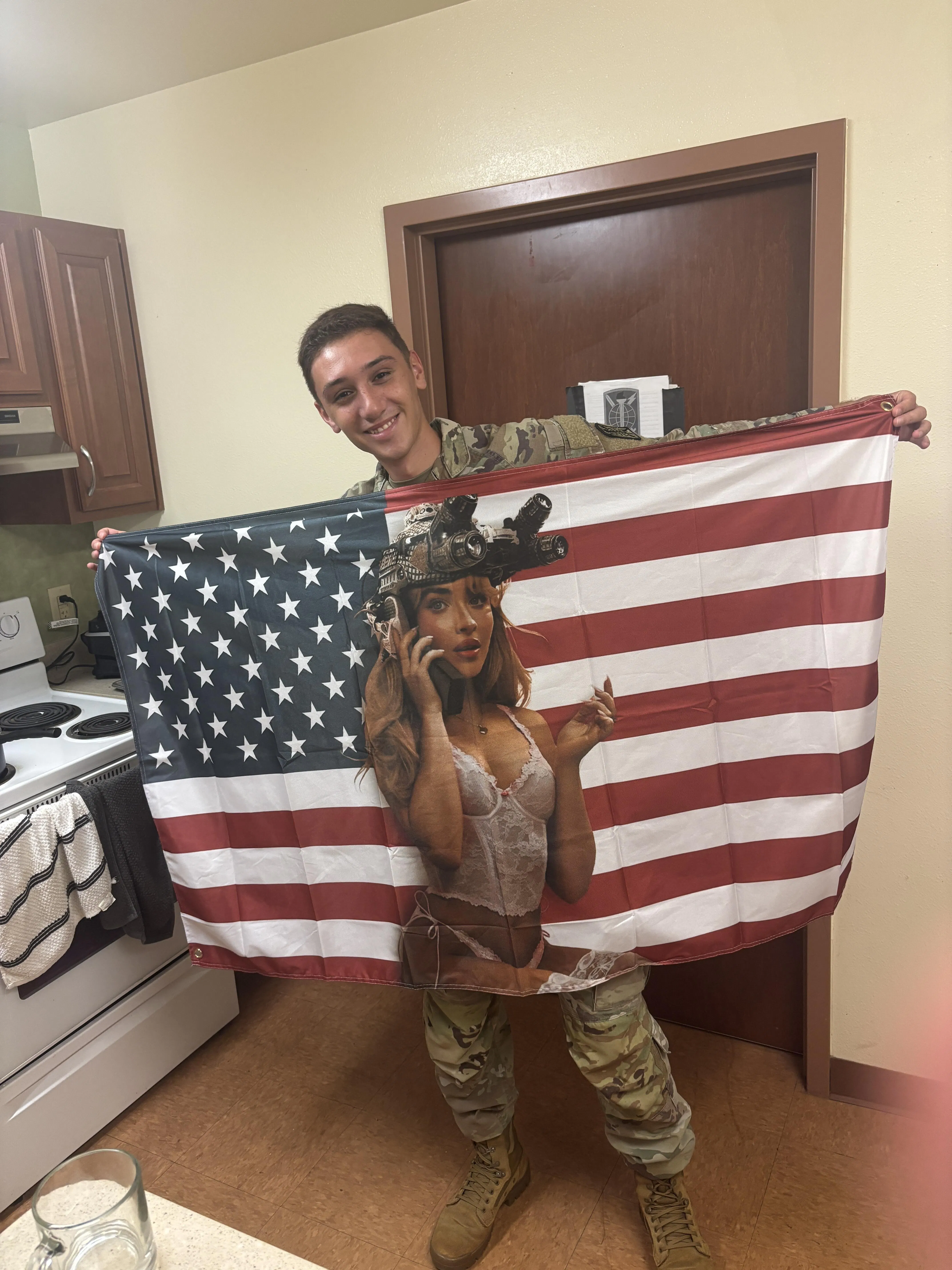 SABRINA CARPENTER AMERICAN FLAG – Notinregs