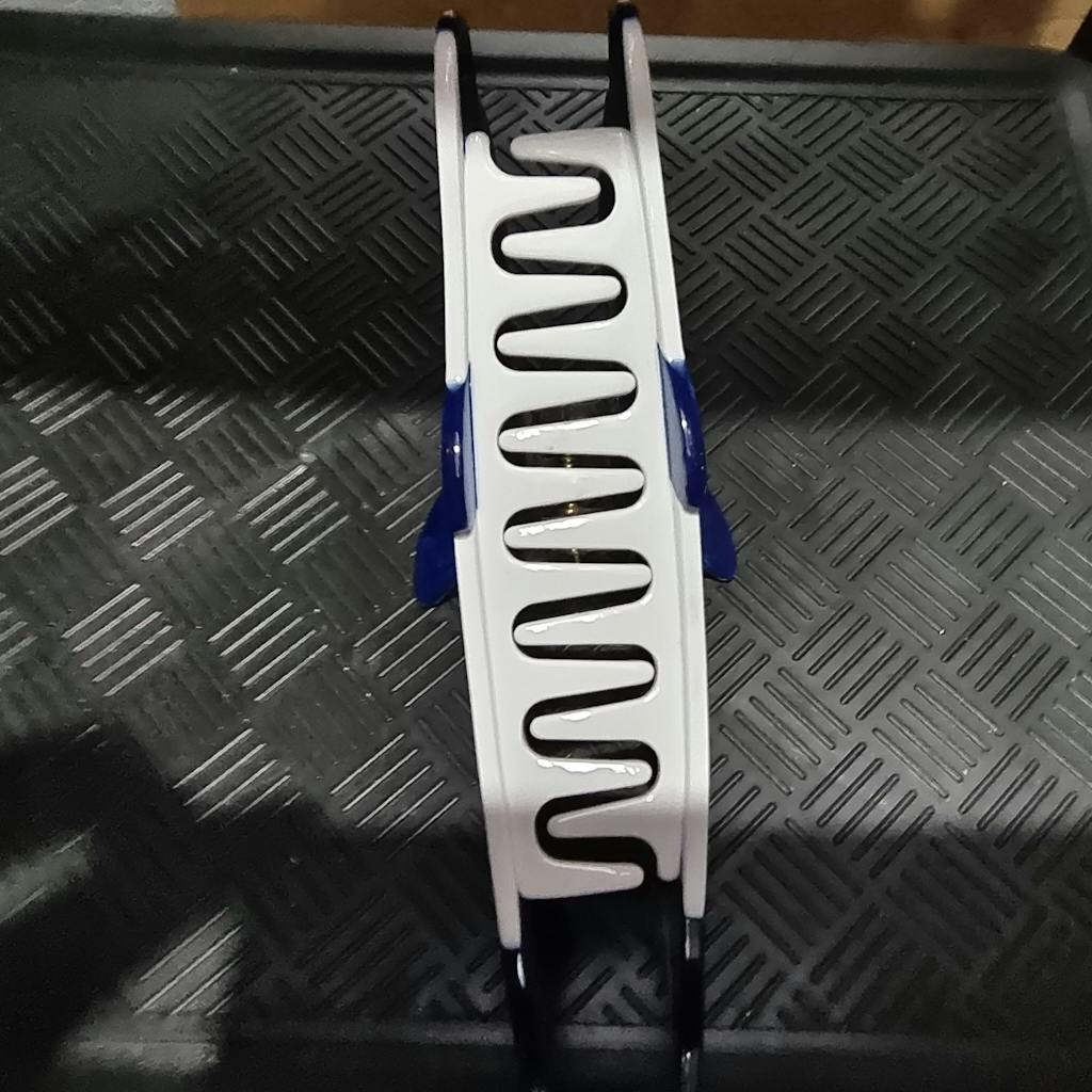 Jumbo Dolphin Hair Claw Clips | NueShiny