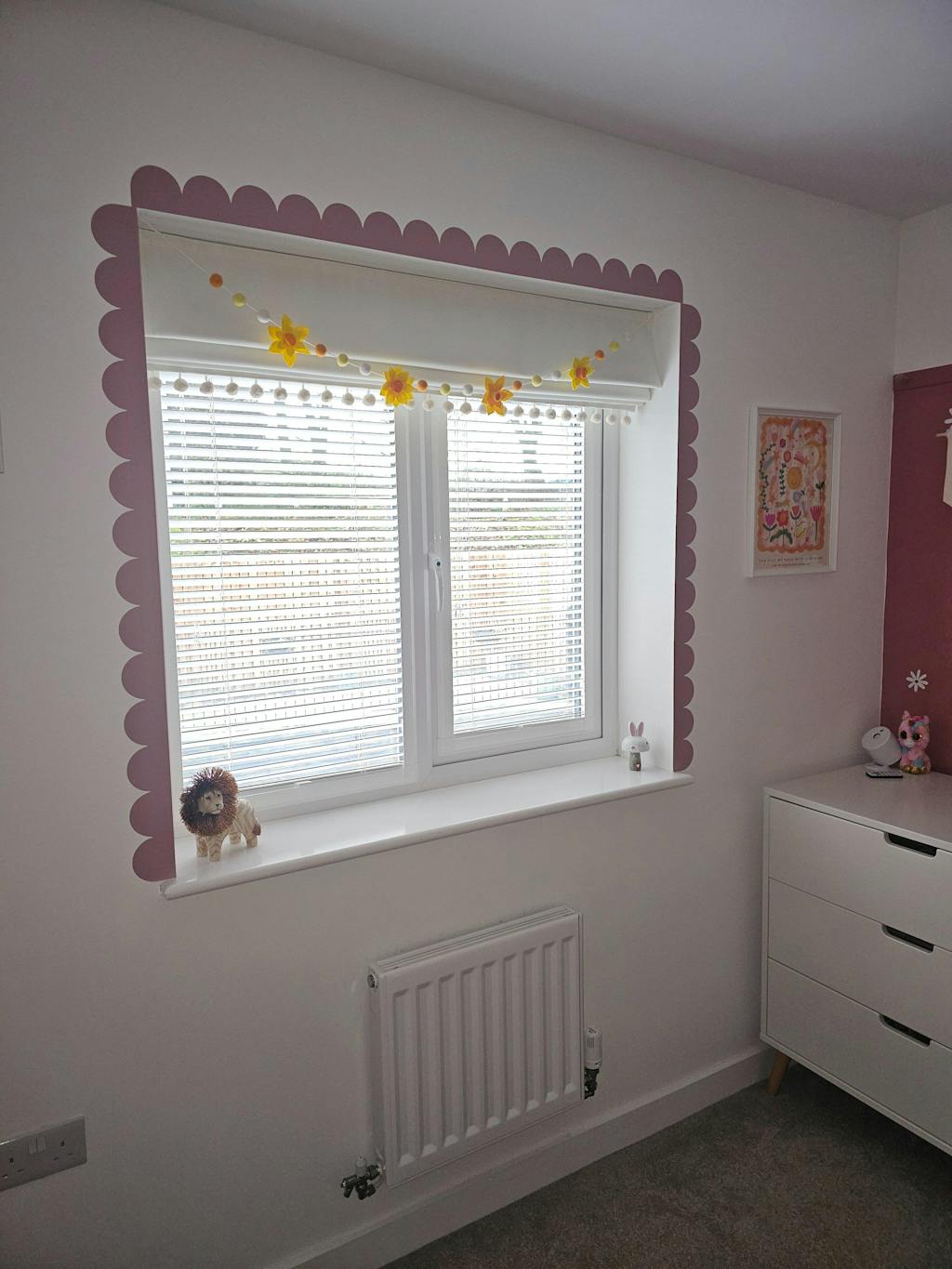 Block Coloured Scalloped Border Decal Wall Sticker – Nursery Stickers