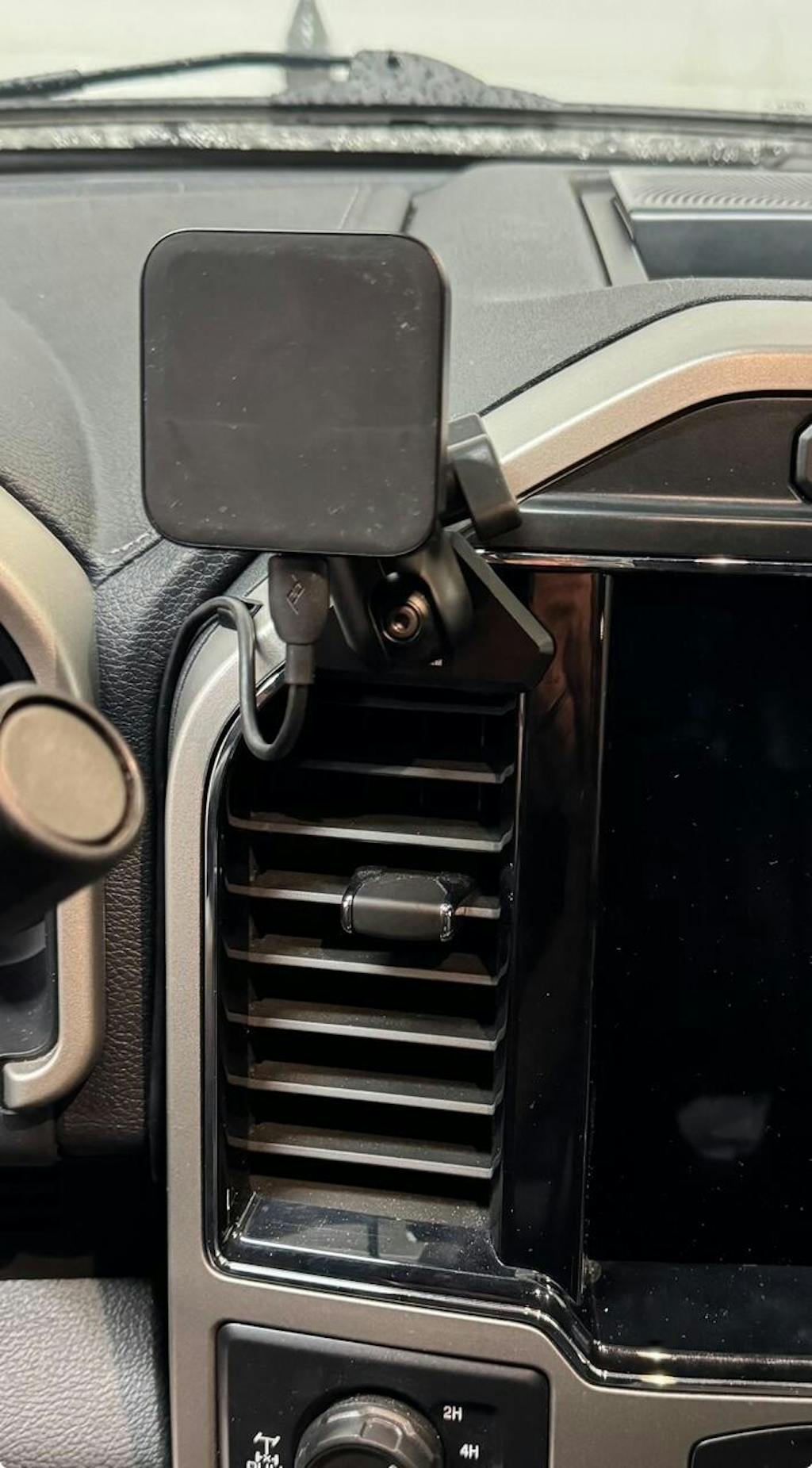 2015-2020 Ford F-150 | 2018-2021 Expedition MagSafe Phone Mount | Offroam