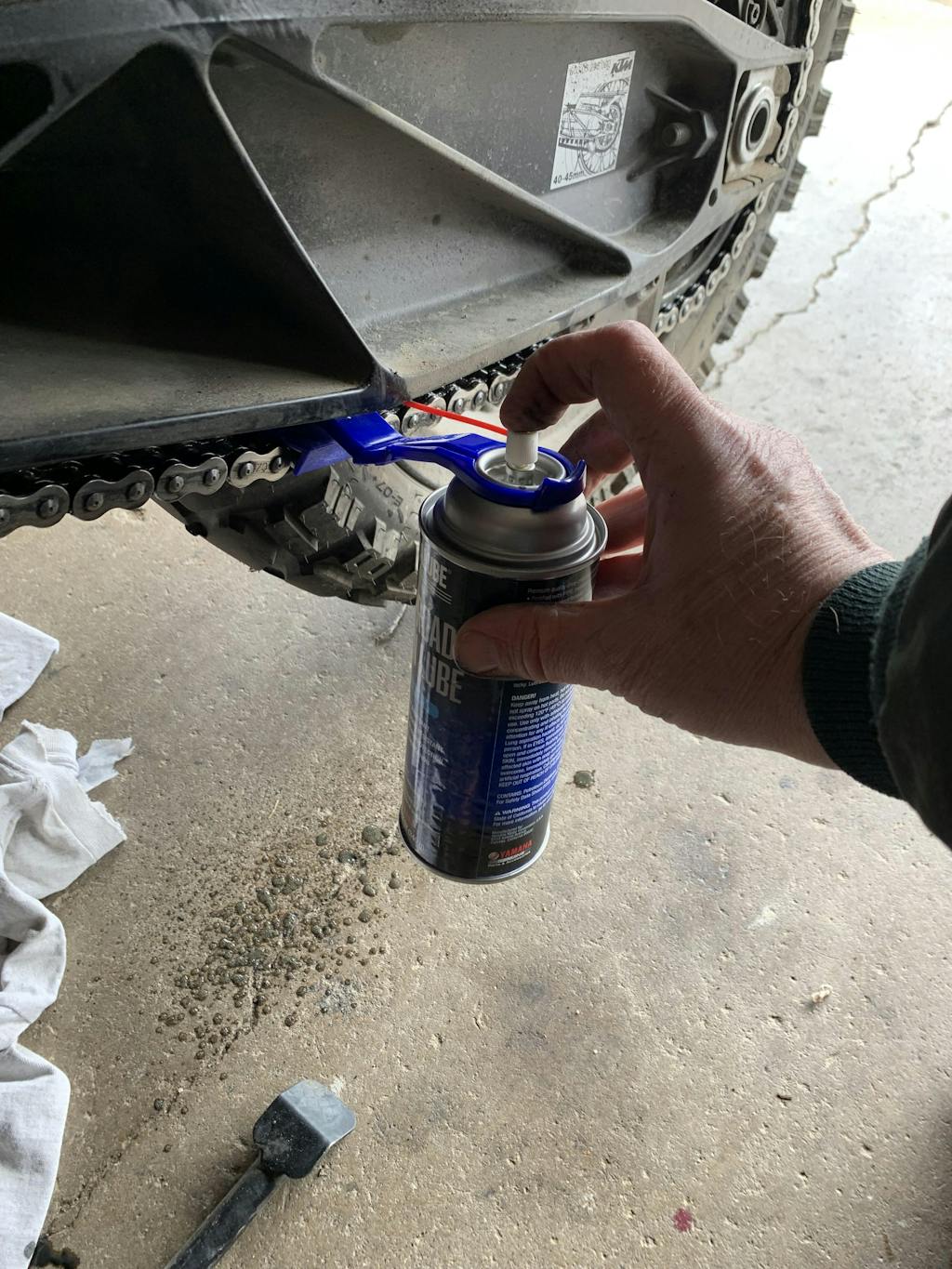 Mess-Free Chain Lube Applicator by Oinker®